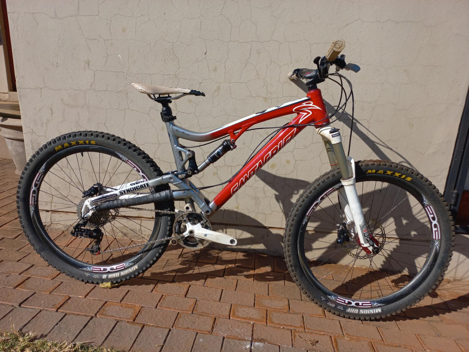 Santa Cruz Nickel team syndicate | Bike Hub