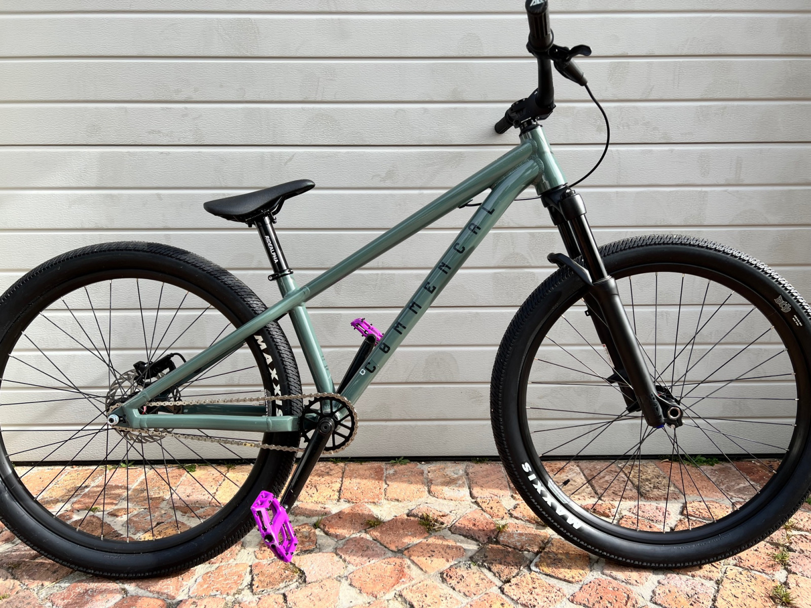 Commencal Absolut | Dirt Jump Bikes | Bike Hub