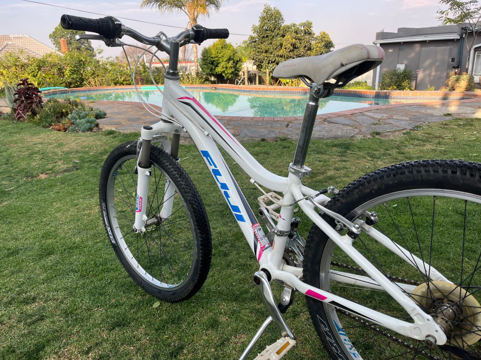 Fuji Dynamite Comp 24 Girls bike | Hardtail Mountain Bikes | Bike Hub