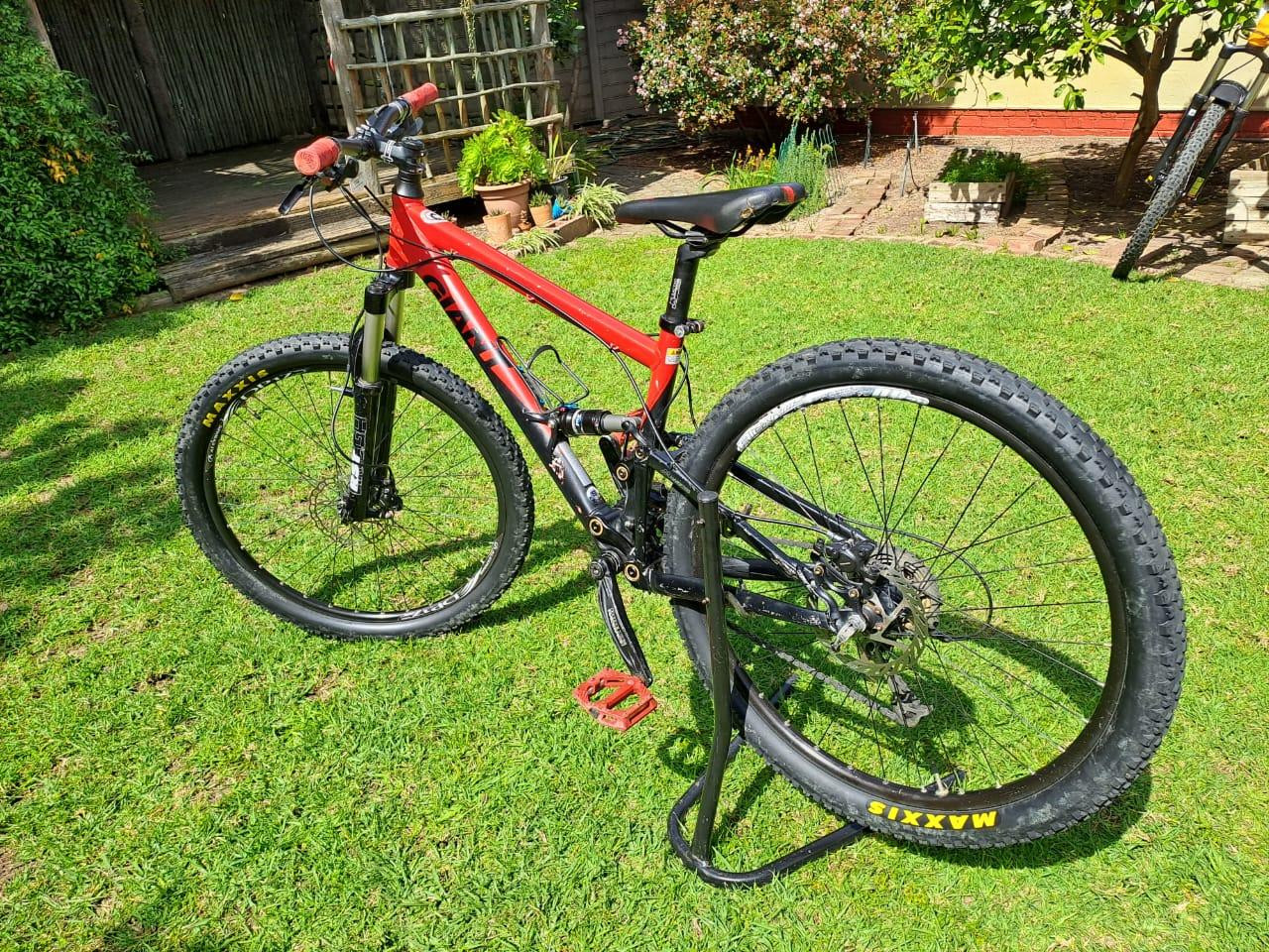Giant Anthem 2 small | Dual Suspension Mountain Bikes | Bike Hub