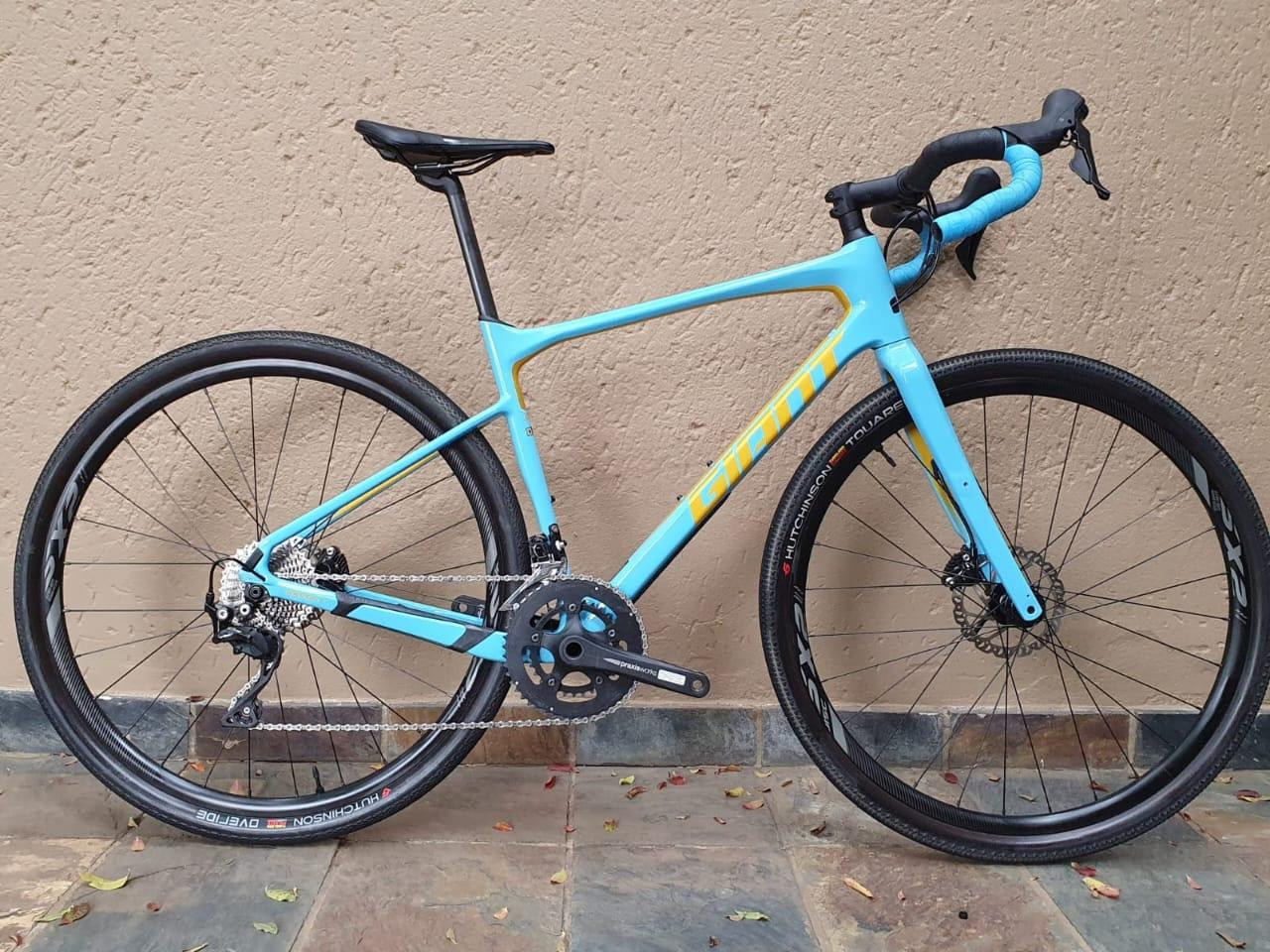 Giant Revolt advanced 2 Carbon | Gravel Bikes | Bike Hub