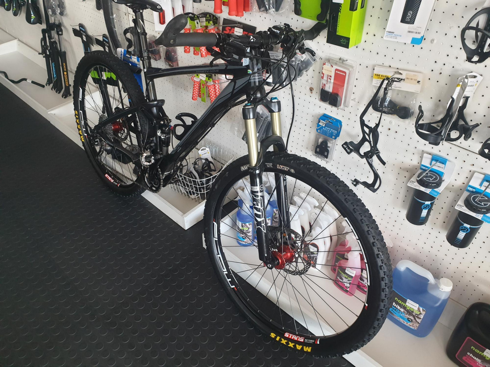 Merida Ninety-Nine 9 XT | Dual Suspension Mountain Bikes | Bike Hub