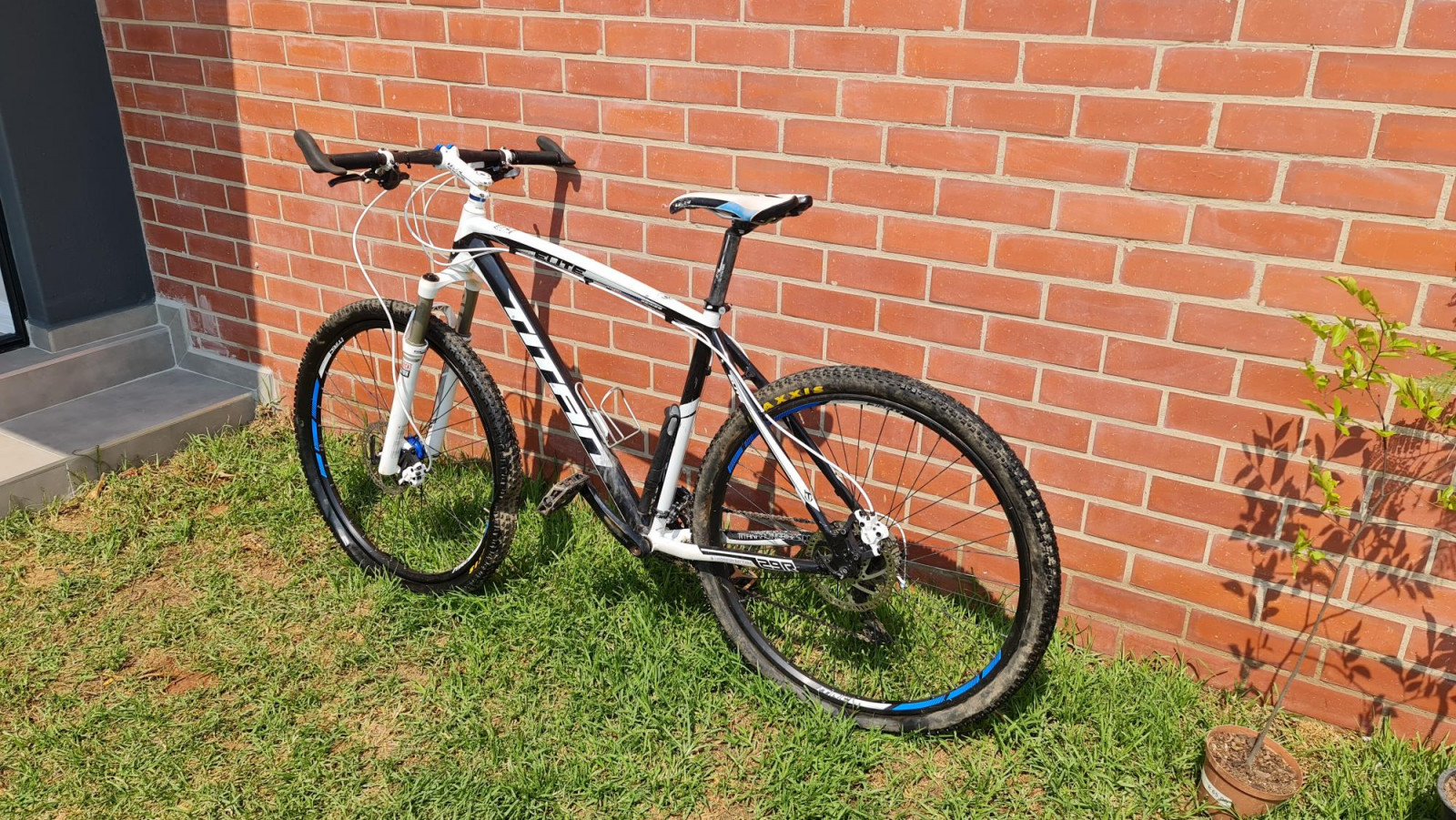 Titan Elite | Hardtail Mountain Bikes | Bike Hub