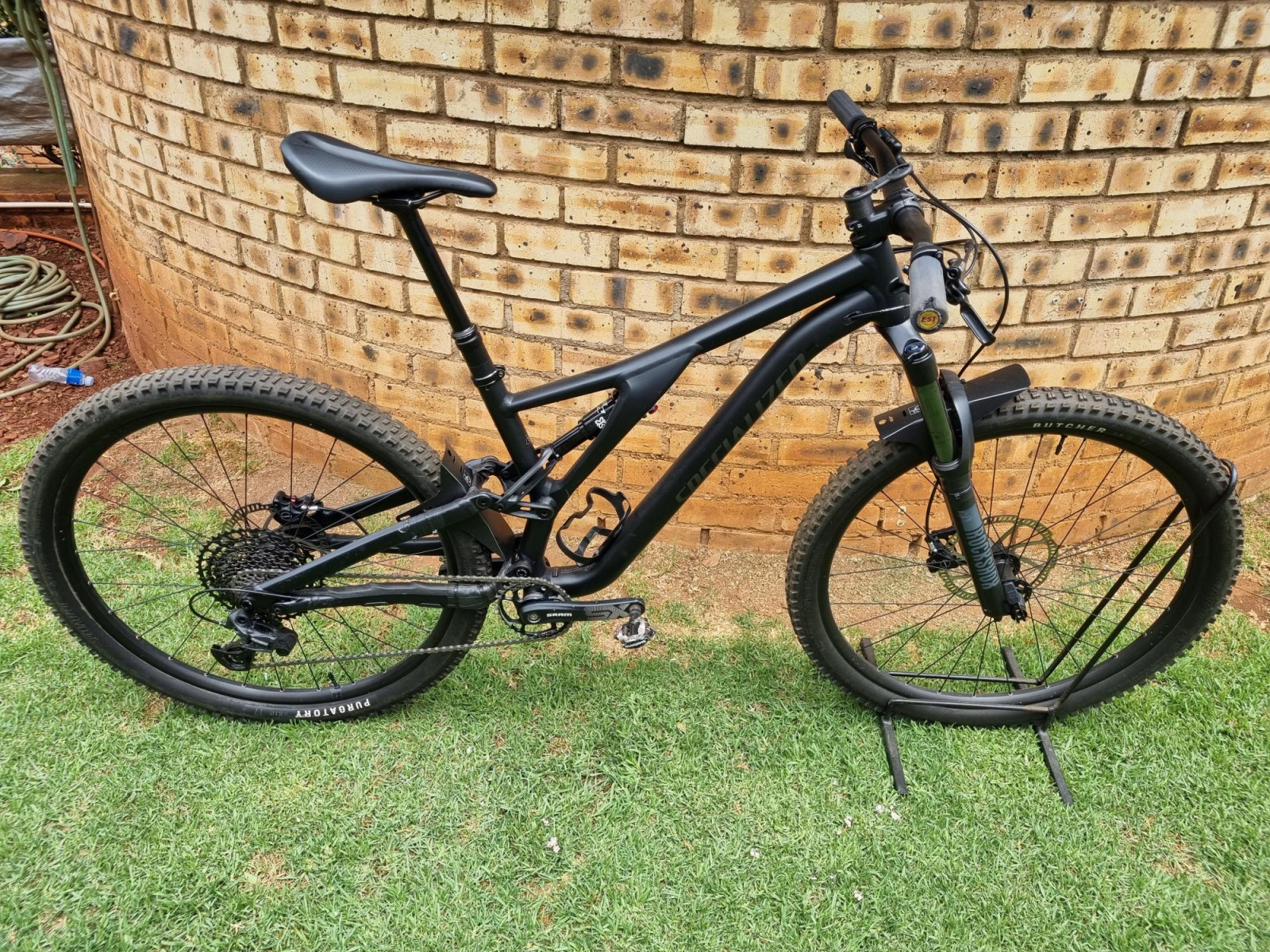 SPECIALISED STUNT JUMPER | Dual Suspension Mountain Bikes | Bike Hub