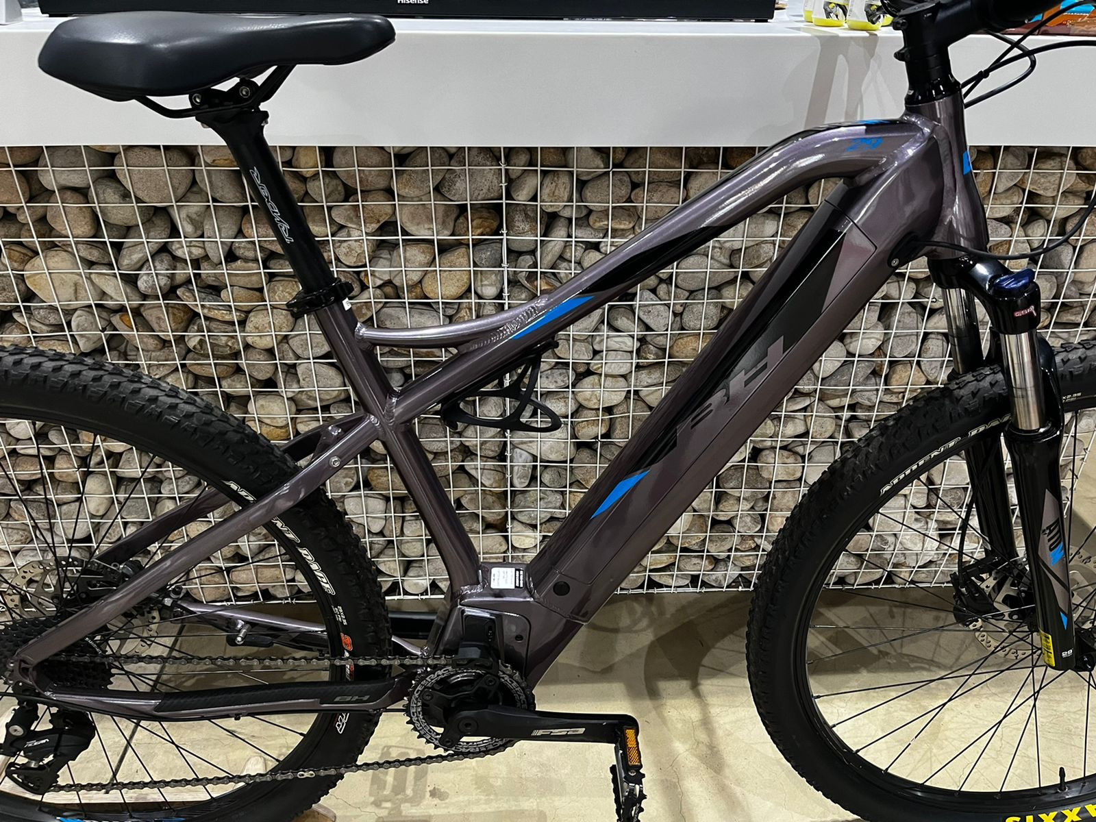 Atom 500WH - Size Large | Hardtail Mountain E-Bikes | Bike Hub