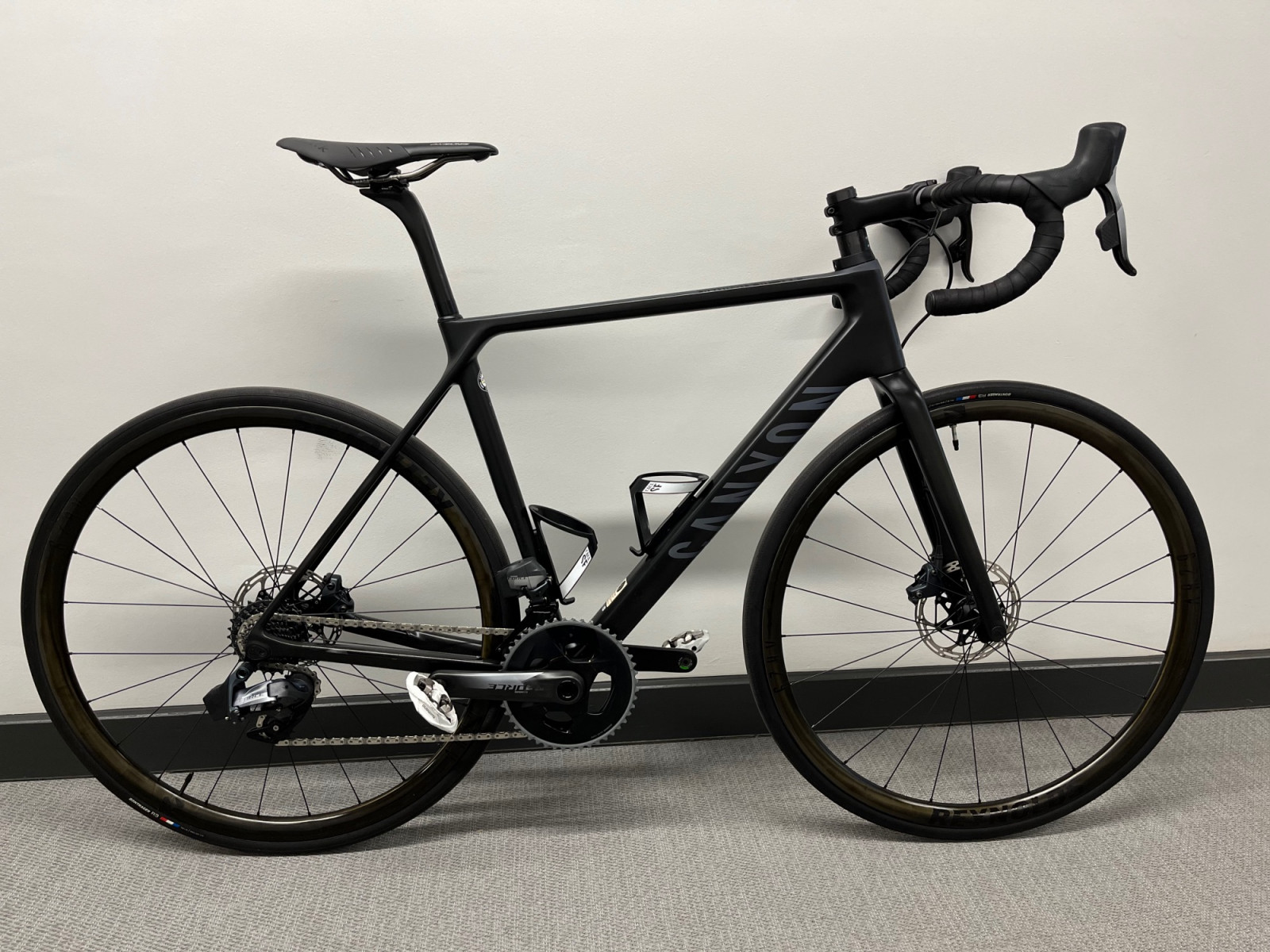 Canyon Ultimate CF SLX 8.0 SRAM force | Road Bikes | Bike Hub