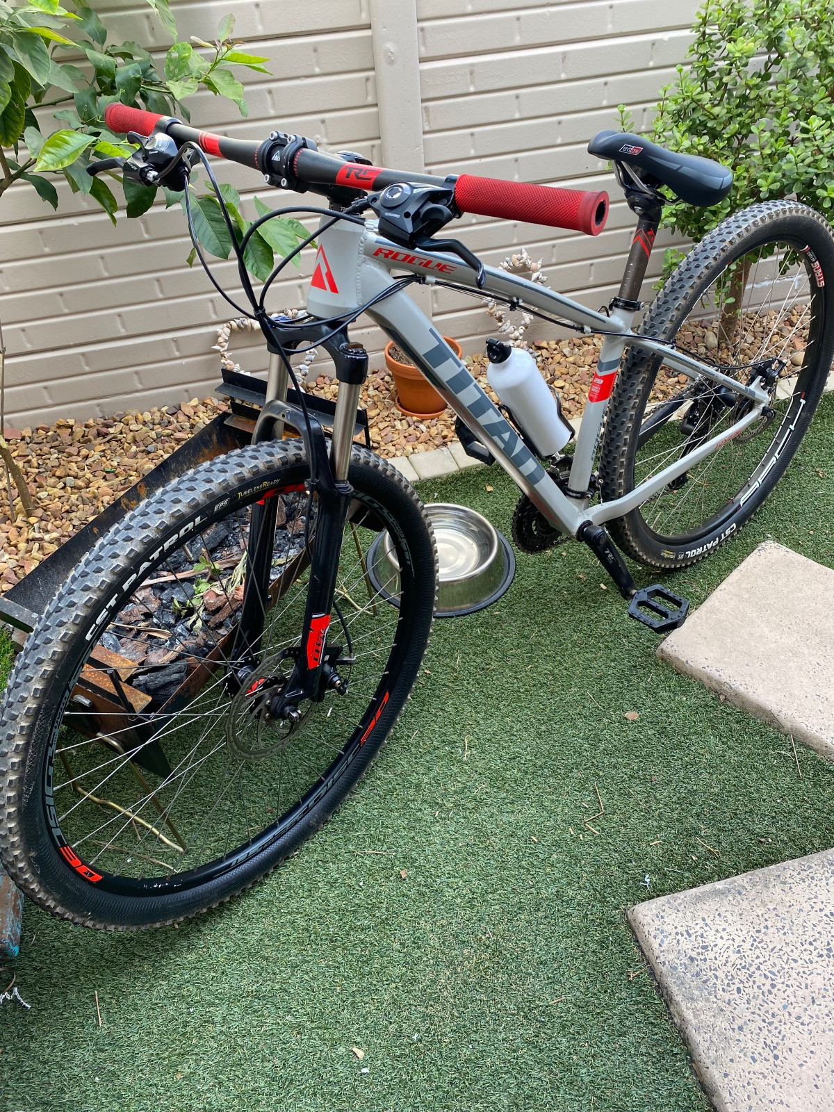 Titan Rogue 29er | Hardtail Mountain Bikes | Bike Hub