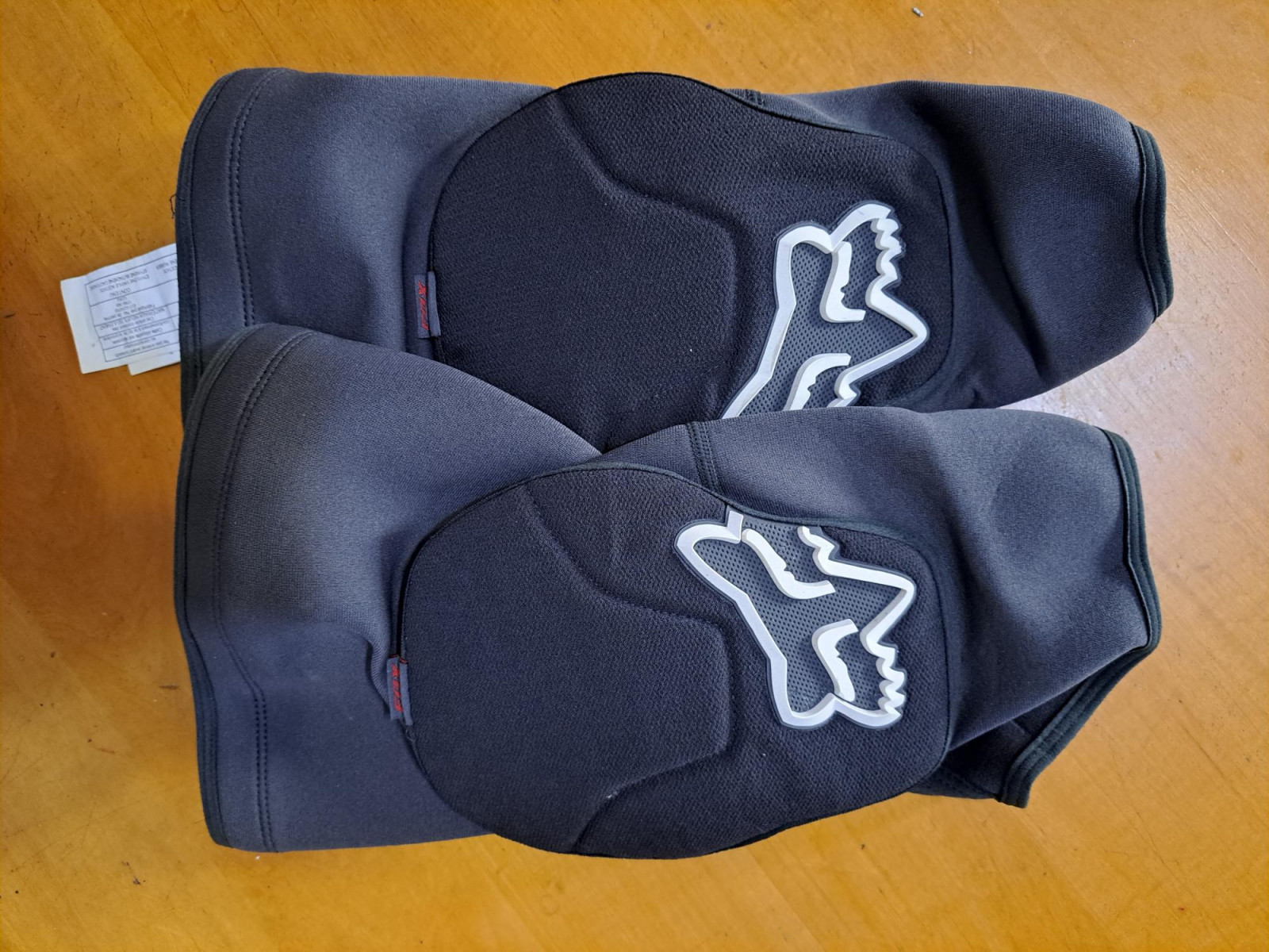 Fox MTB / Enduro Knee Pads | Protective Gear | Bike Hub