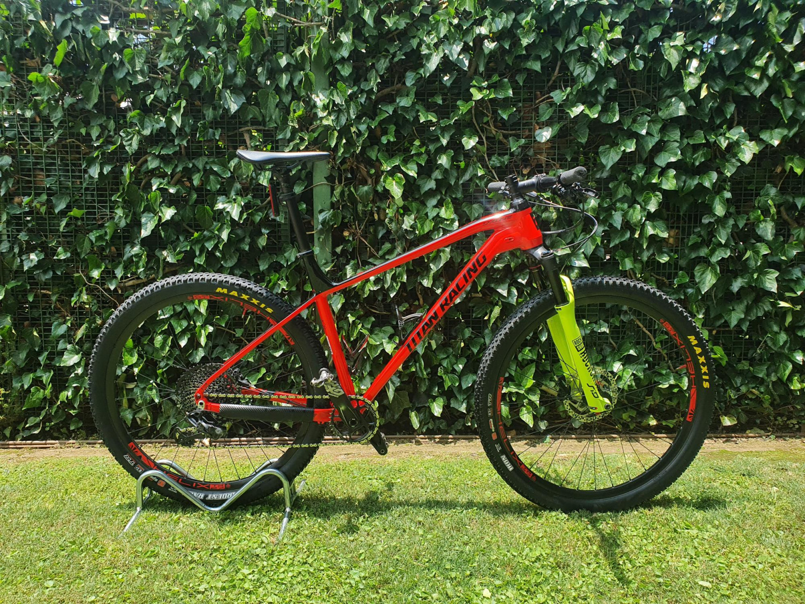 Titan Drone Pro | Hardtail Mountain Bikes | Bike Hub