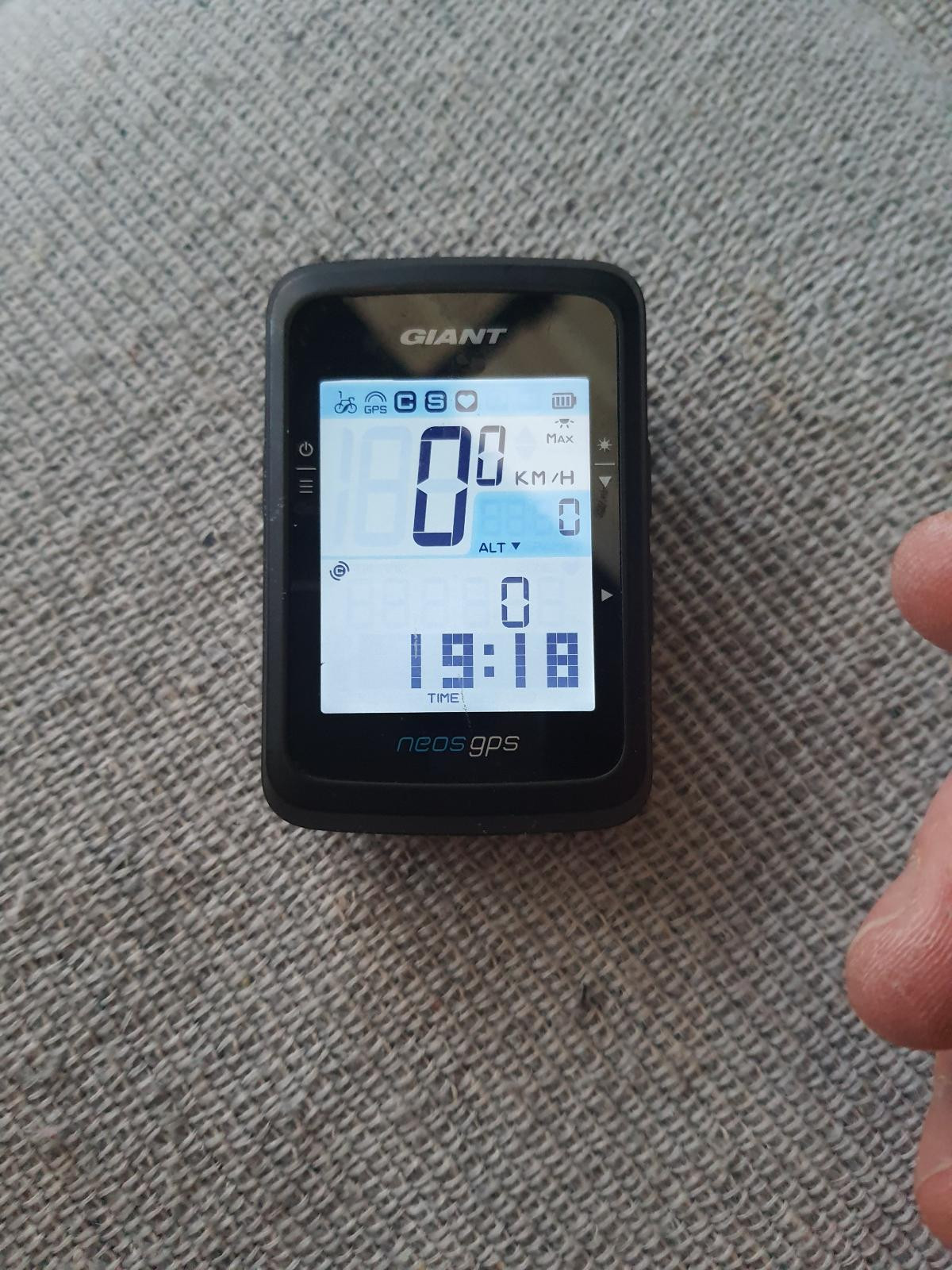 Giant Neos Track with sensors | Computers & GPS | Bike Hub