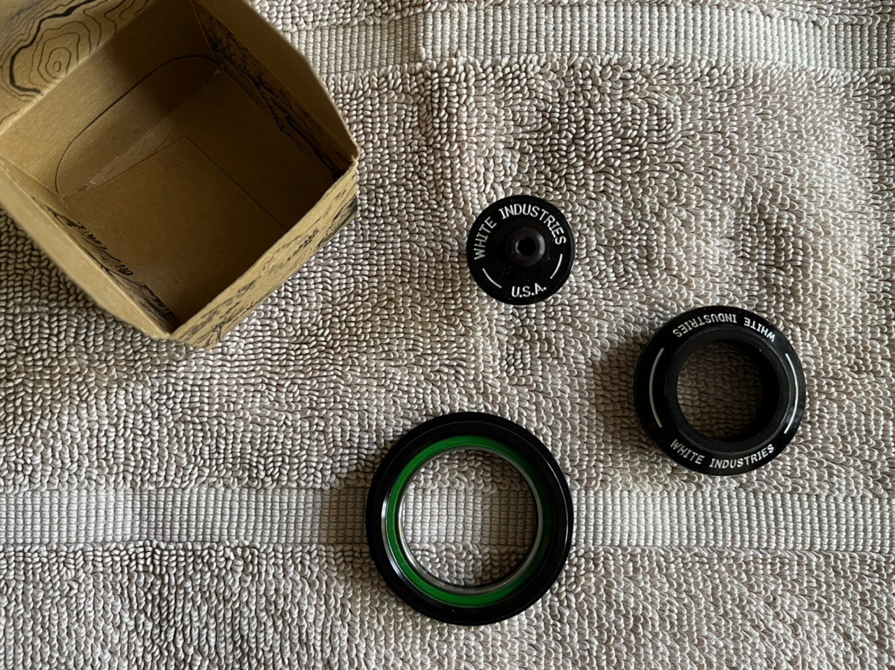 White Industries Black Headset | Headsets & Spacers | Bike Hub