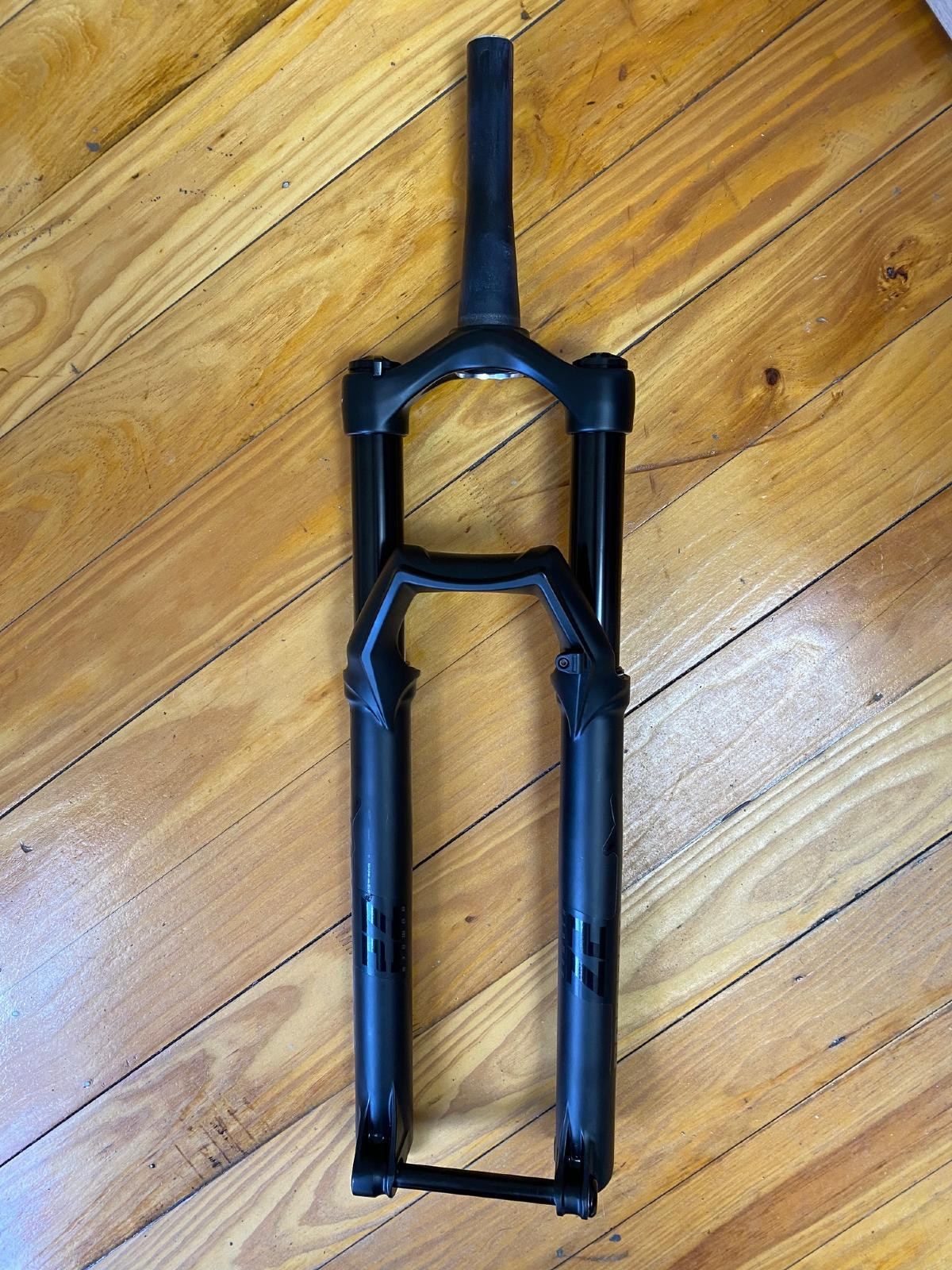 *NEW - Marzocchi Bomber (140mm) Z2 | Mountain Bike Forks | Bike Hub