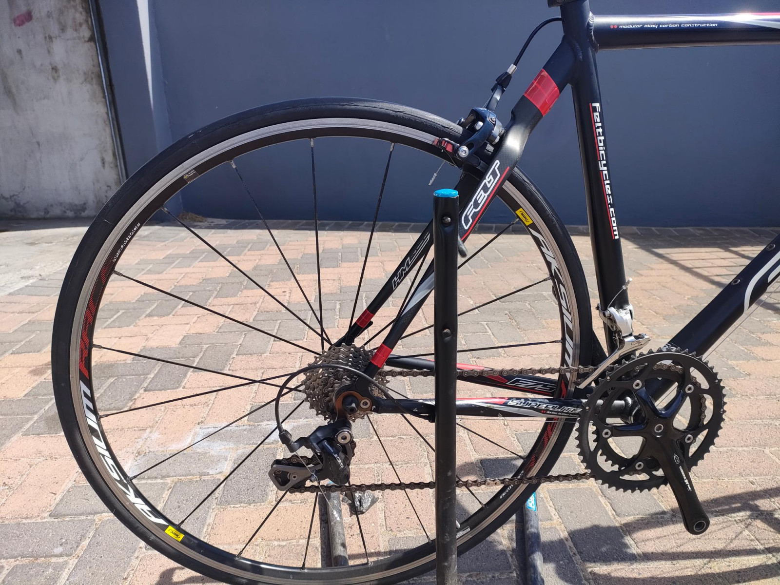 Felt alloy carbon roadbike | Road Bikes | Bike Hub