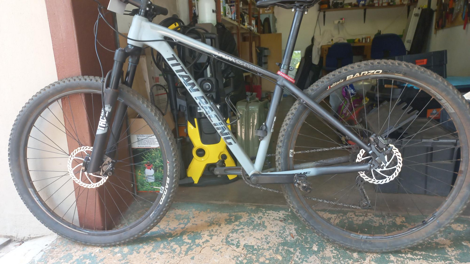 Titan rouge cruz | Hardtail Mountain Bikes | Bike Hub