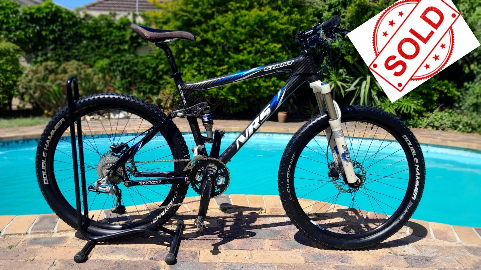 Giant NRS: Carbon frame | Hardtail Mountain Bikes | Bike Hub