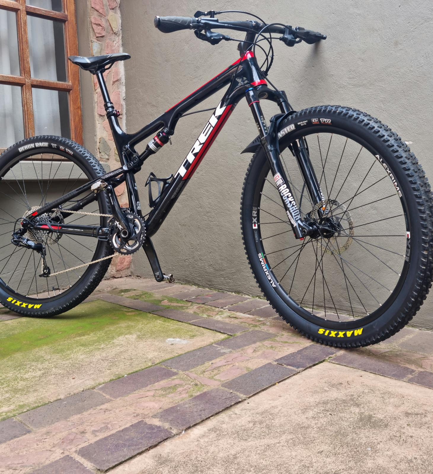 Trek Superfly 9.8 SL Carbon | Dual Suspension Mountain Bikes | Bike Hub