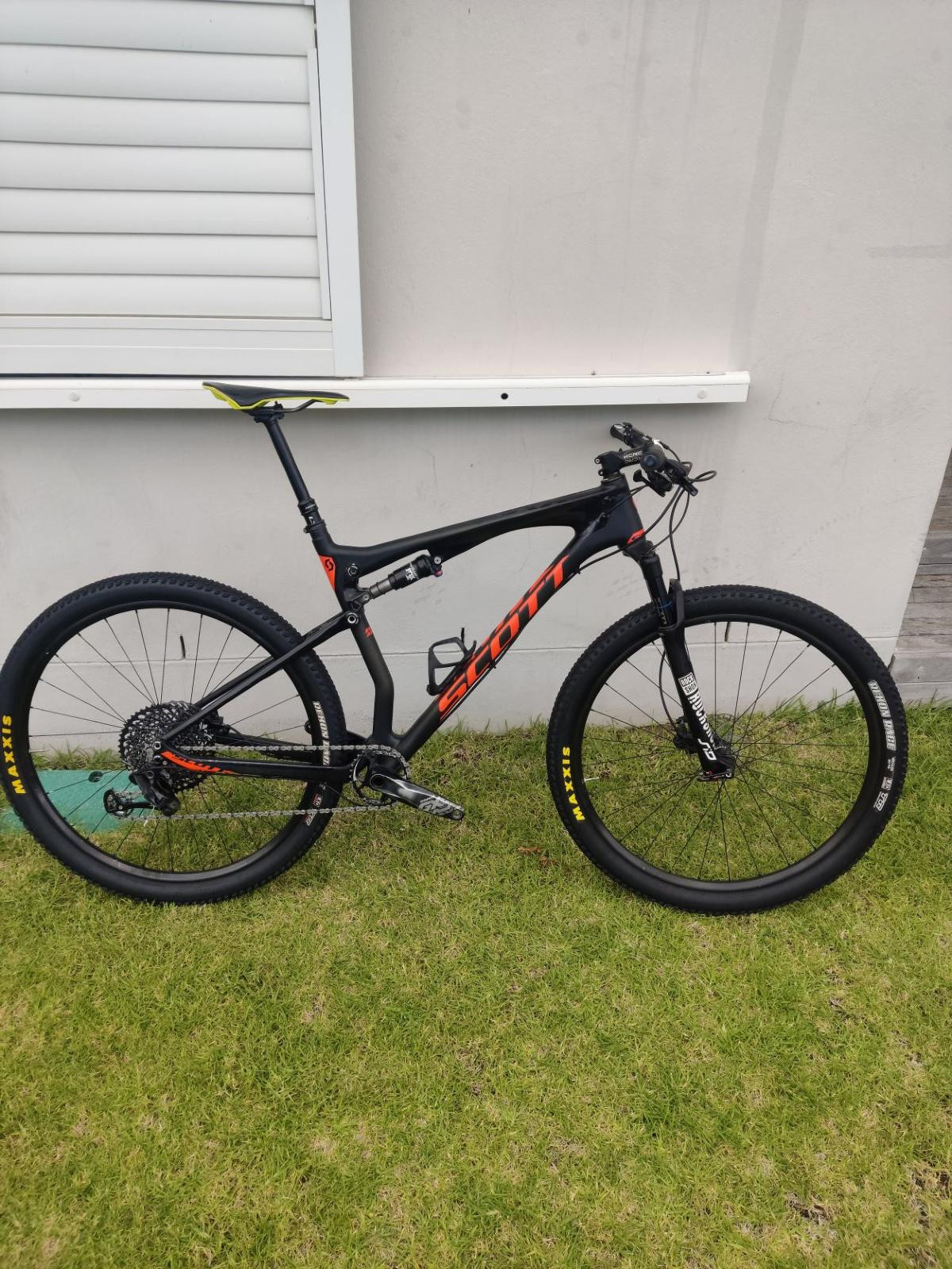 Scott Spark RC900 | Dual Suspension Mountain Bikes | Bike Hub