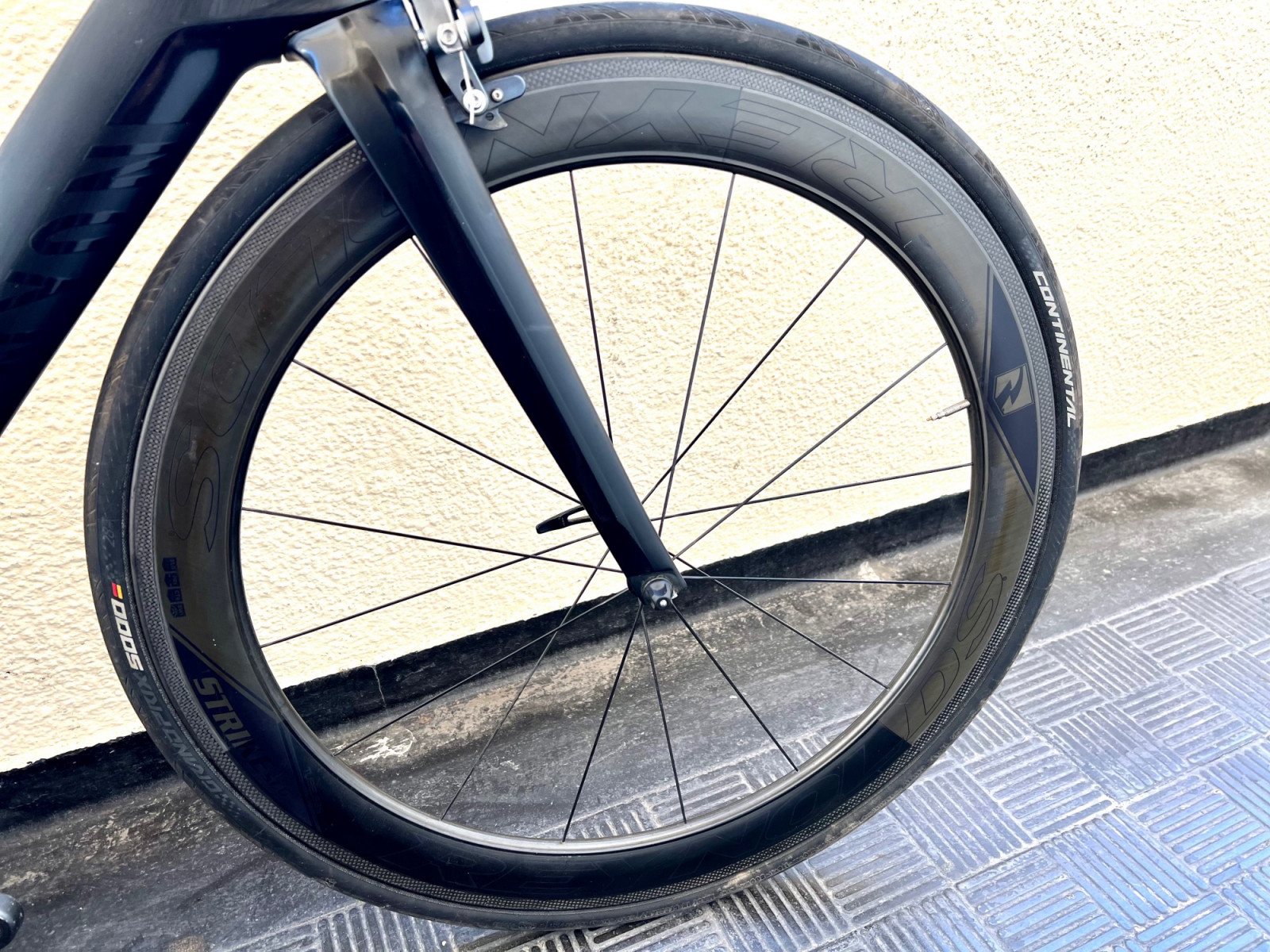 Reynolds Strike SLG Tubeless Wheelset | Road Bike Wheels | Bike Hub