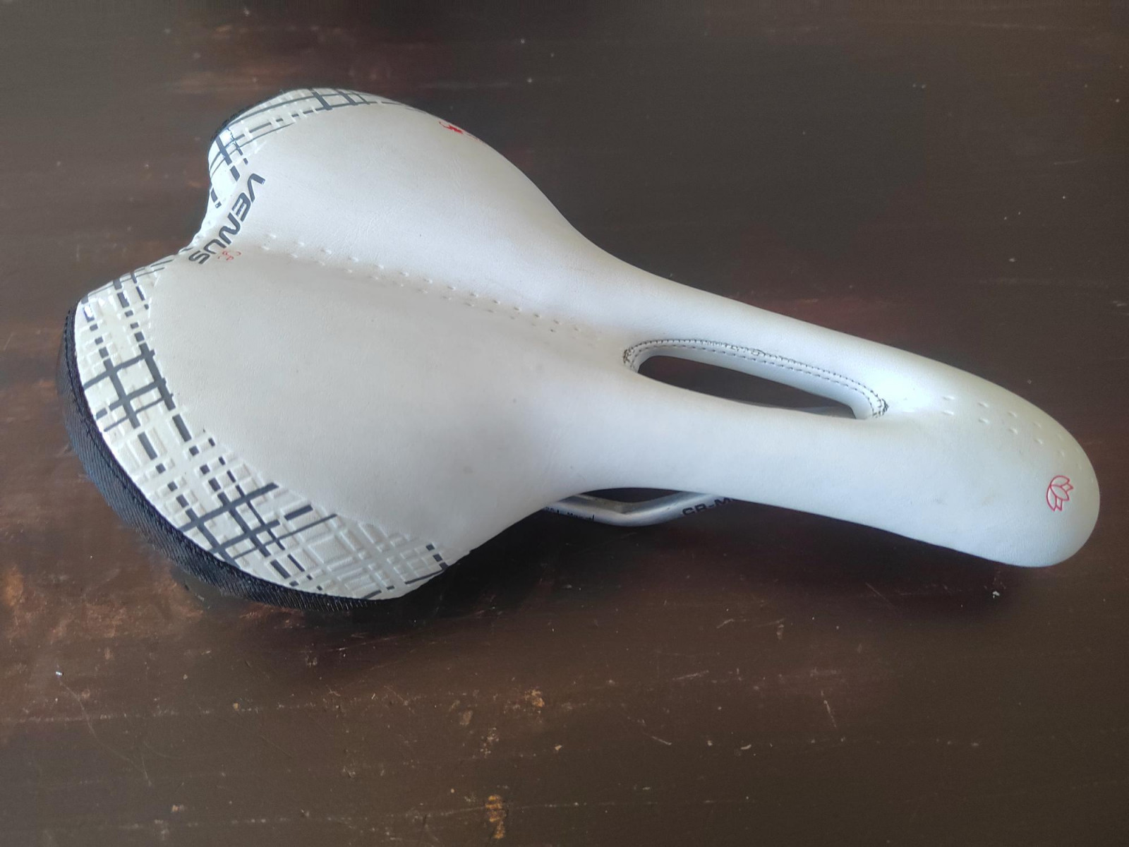 RavX Venus Gel Saddle | Saddles | Bike Hub