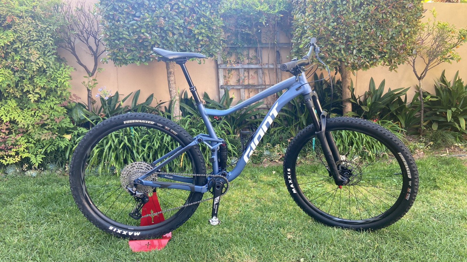 Giant Stance 2 (2021) with dropper post | Dual Suspension Mountain Bikes | Bike Hub