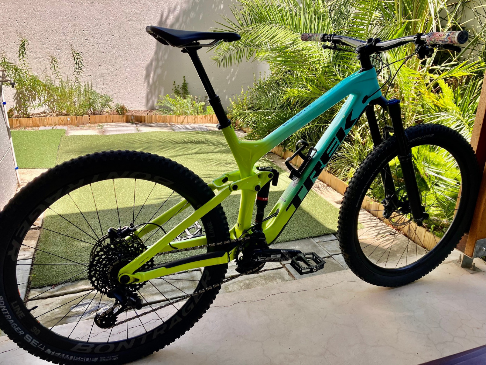 Trek Slash 9.8 Carbon-L | Bike Hub