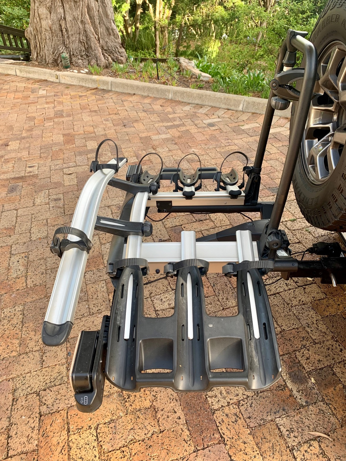 Thule VeloCompact 3 | Bike Racks | Bike Hub