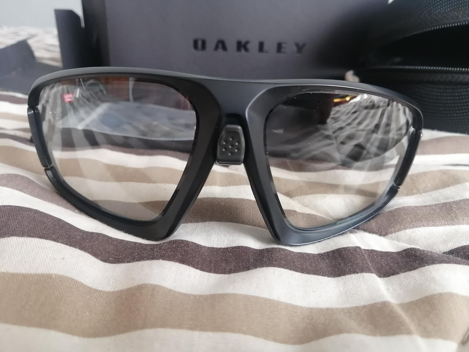 Oakley field jackets | Eyewear | Bike Hub
