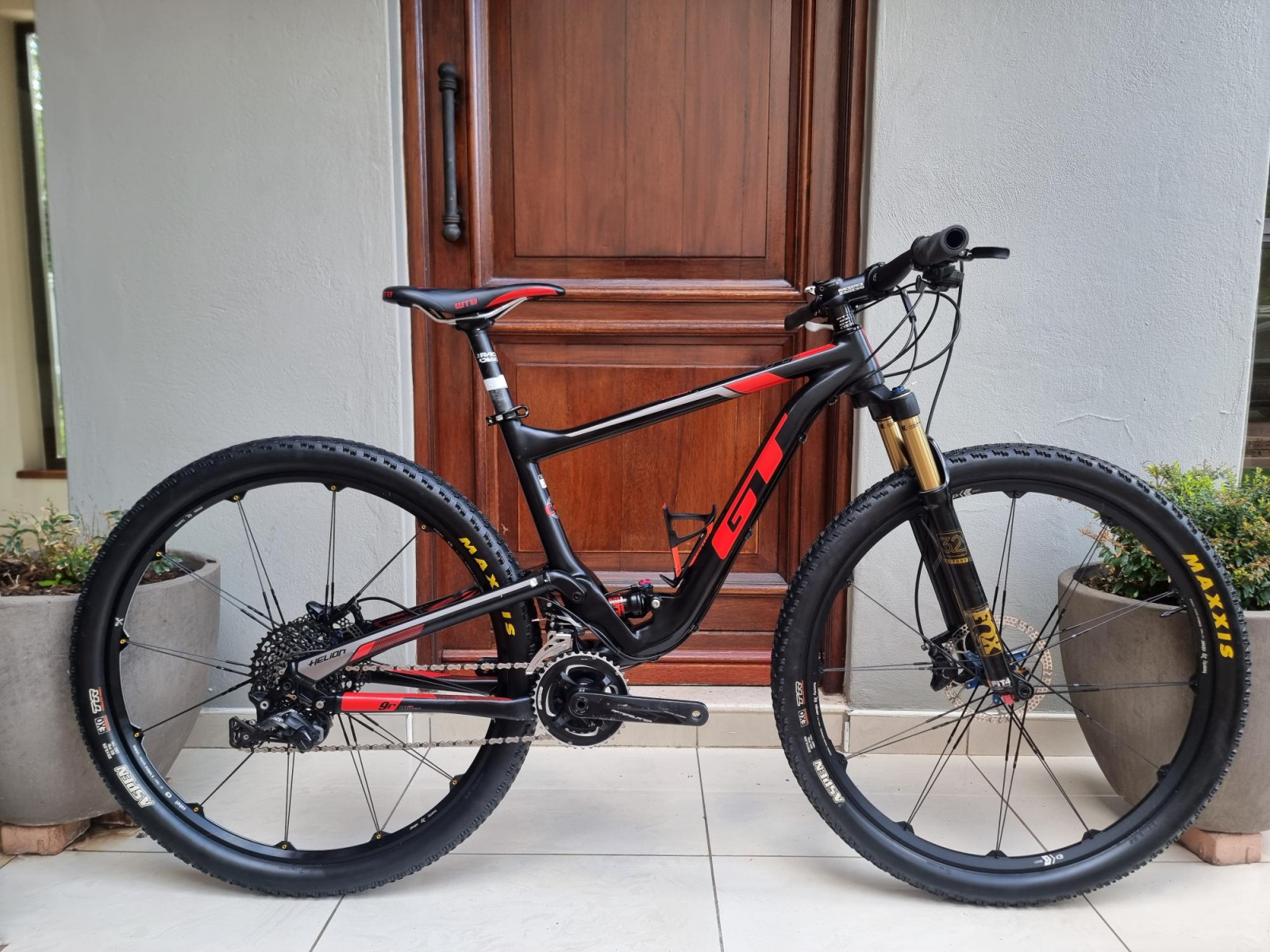 GT HELION EXPERT 9R (S) **Carbon-FOX** | Dual Suspension Mountain Bikes ...