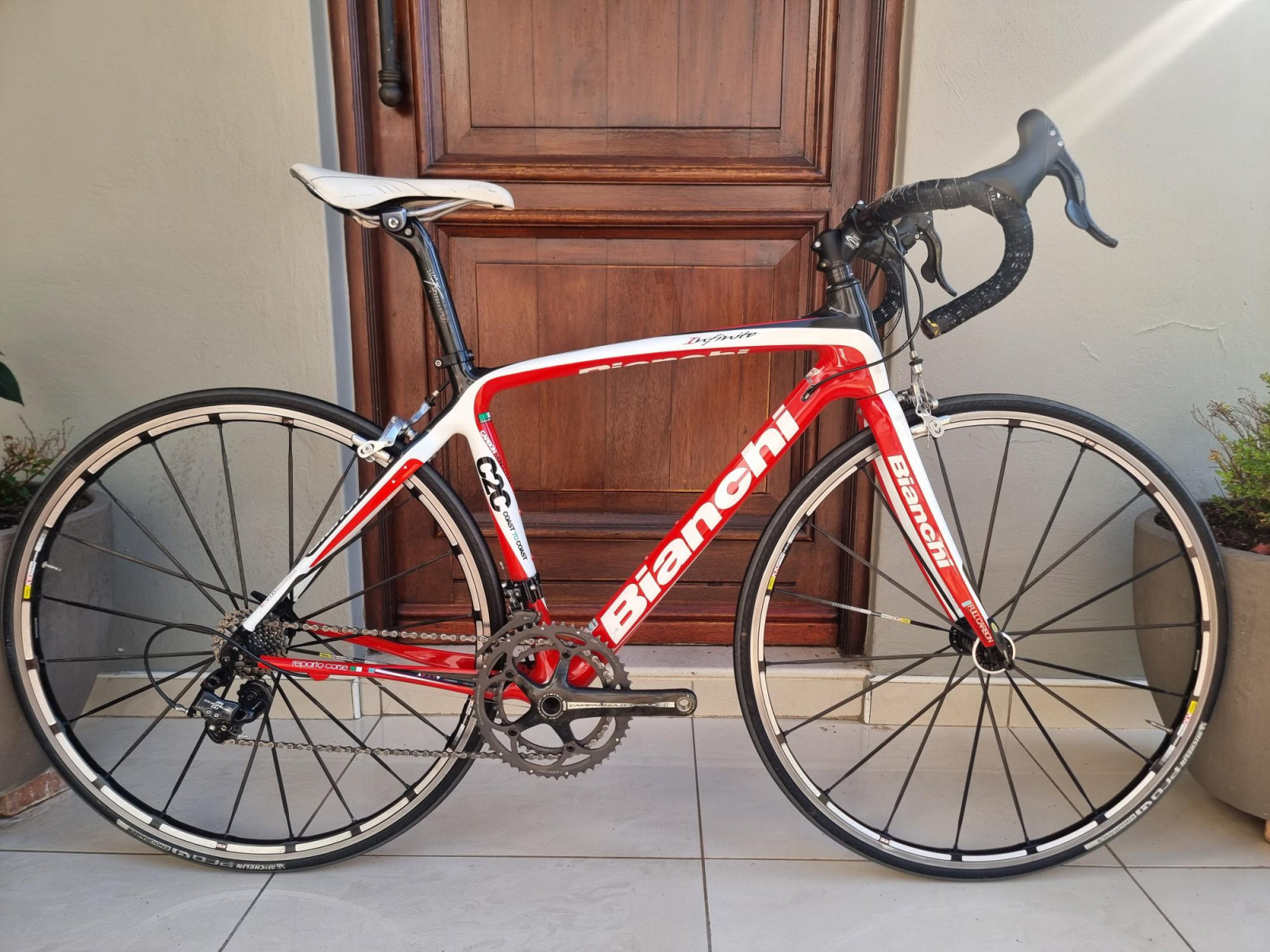 BIANCHI C2C INFINITO (XS) **Carbon-Chorus11SPD** | Road Bikes | Bike Hub