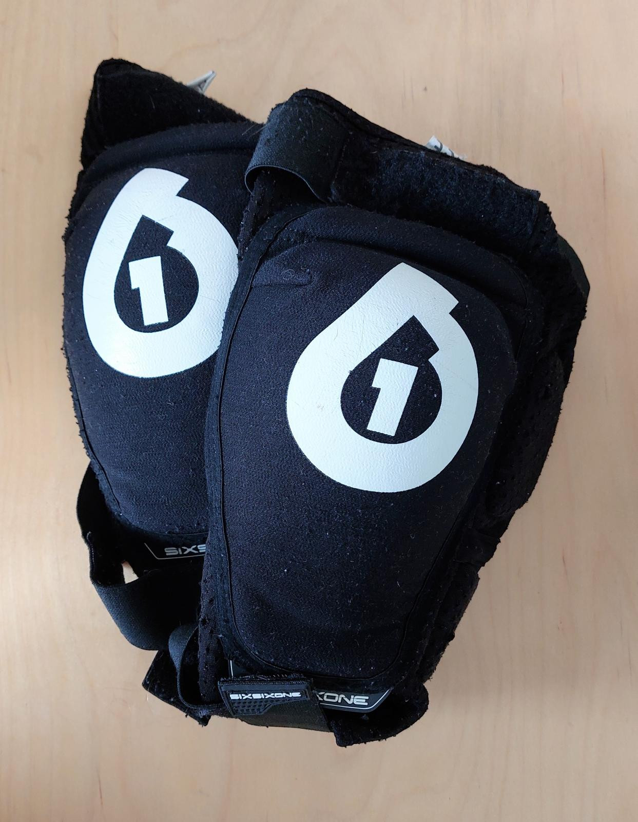 661 Rage Knee Pads | Protective Gear | Bike Hub