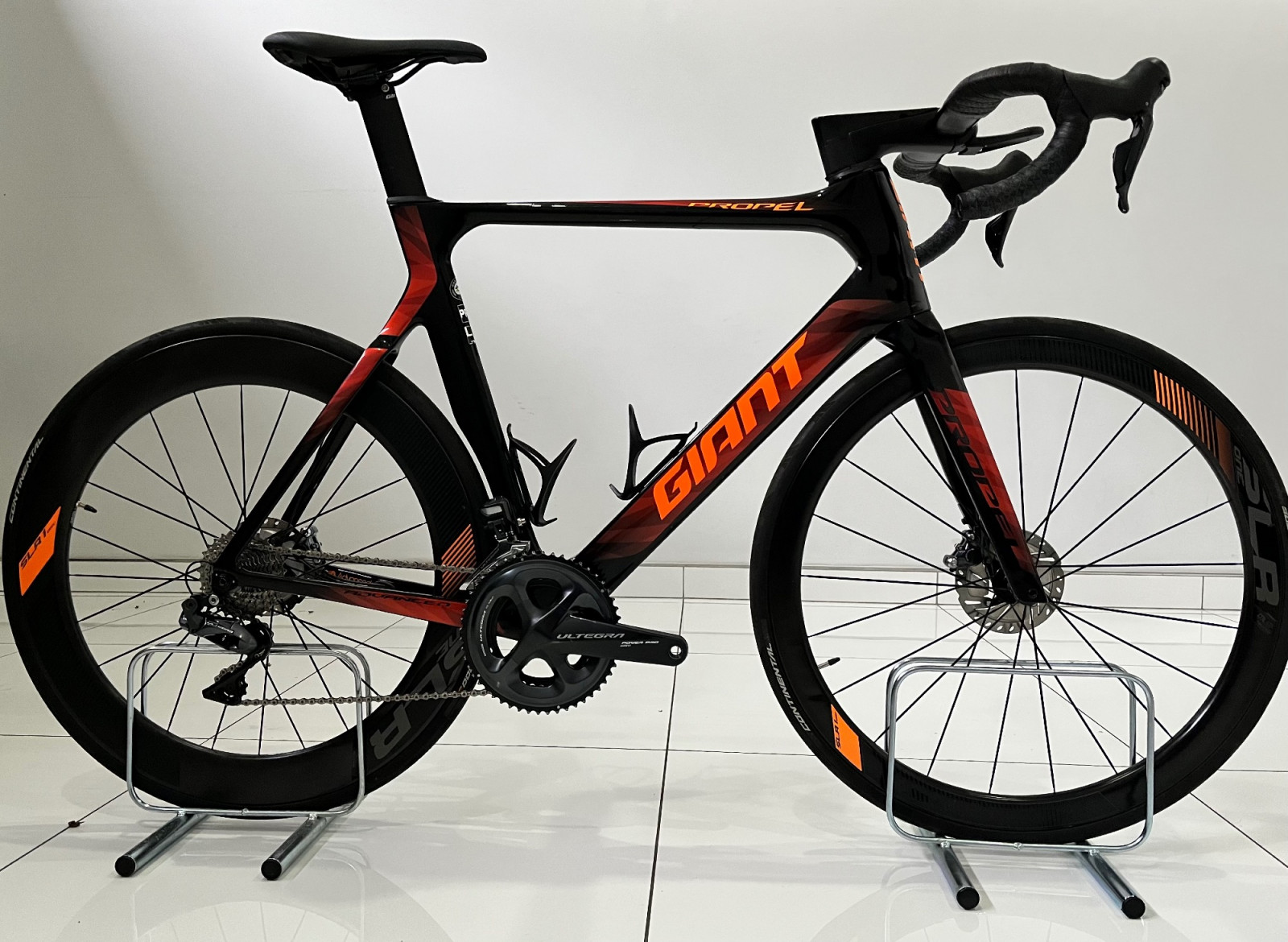 Giant Propel Advanced Pro Disc Road Bike - Carbon | Road Bikes | Bike Hub