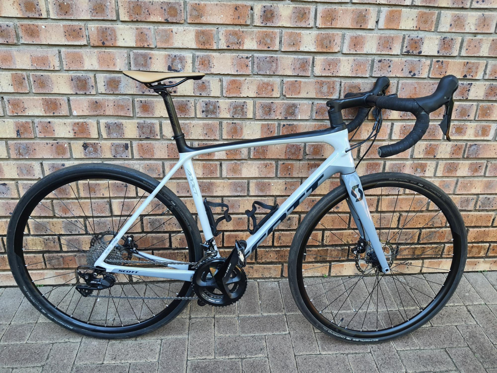Scott Addict 20 disc | Road Bikes | Bike Hub