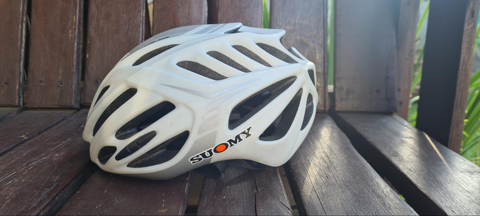 Suomi Timeless Medium | Helmets | Bike Hub