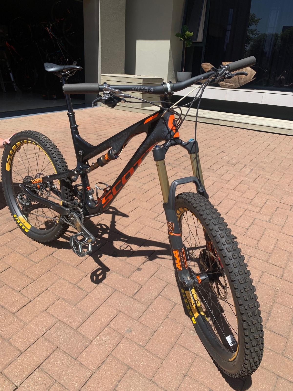 2016 Scott Genius LT 700 Tuned | Dual Suspension Mountain Bikes | Bike Hub