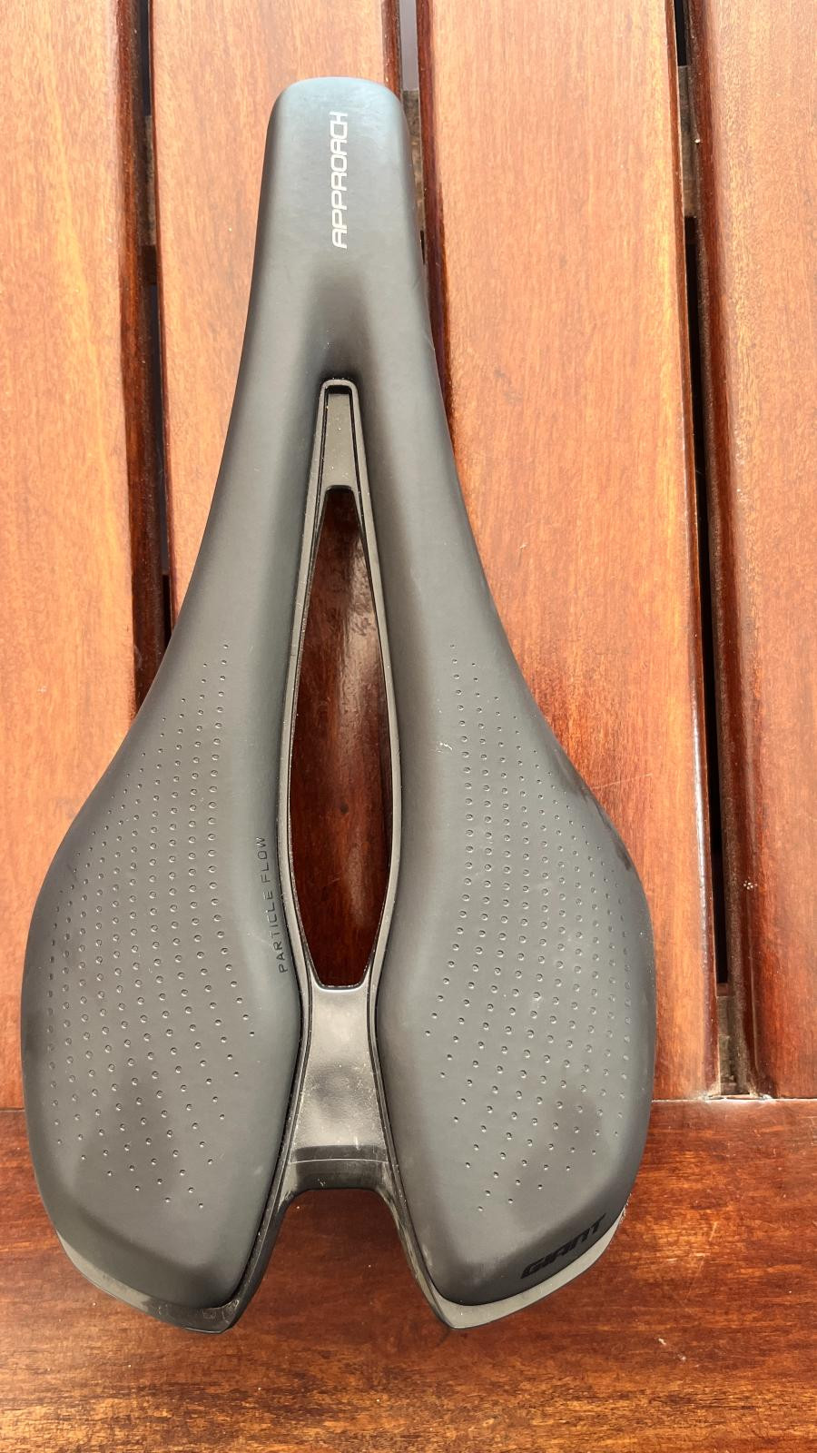 Giant Approach Saddle | Saddles | Bike Hub