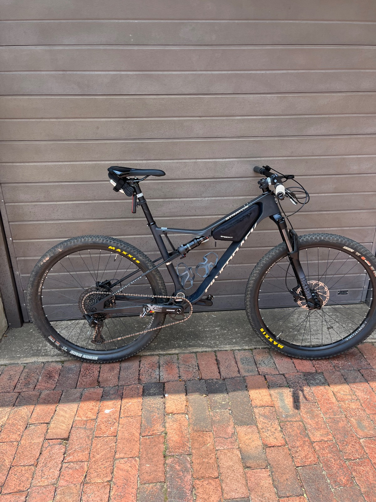 Silverback Stratos CF Elite | Dual Suspension Mountain Bikes | Bike Hub