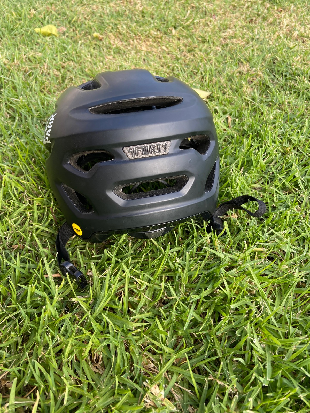 Bell 4forty Meduim MIPS | Bike Hub