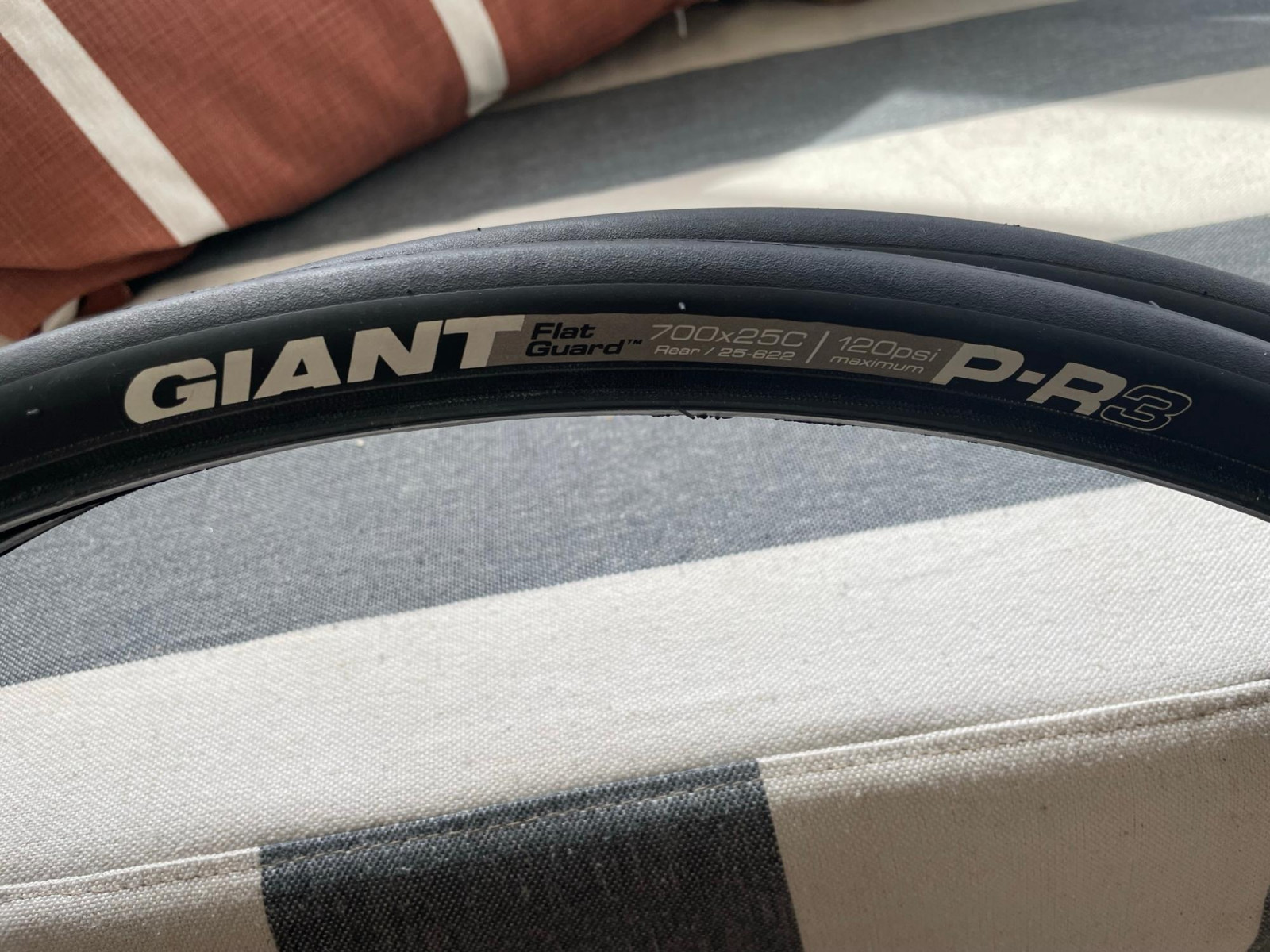 Giant P-R3 700x25c Road Tyres | Road Bike Tyres | Bike Hub