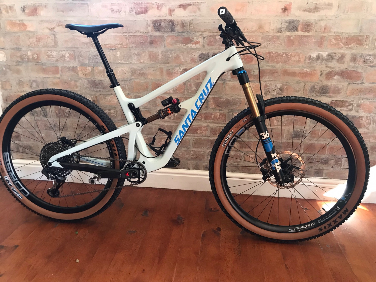 Santa Cruz Hightower Large 2018 | Dual Suspension Mountain Bikes | Bike Hub