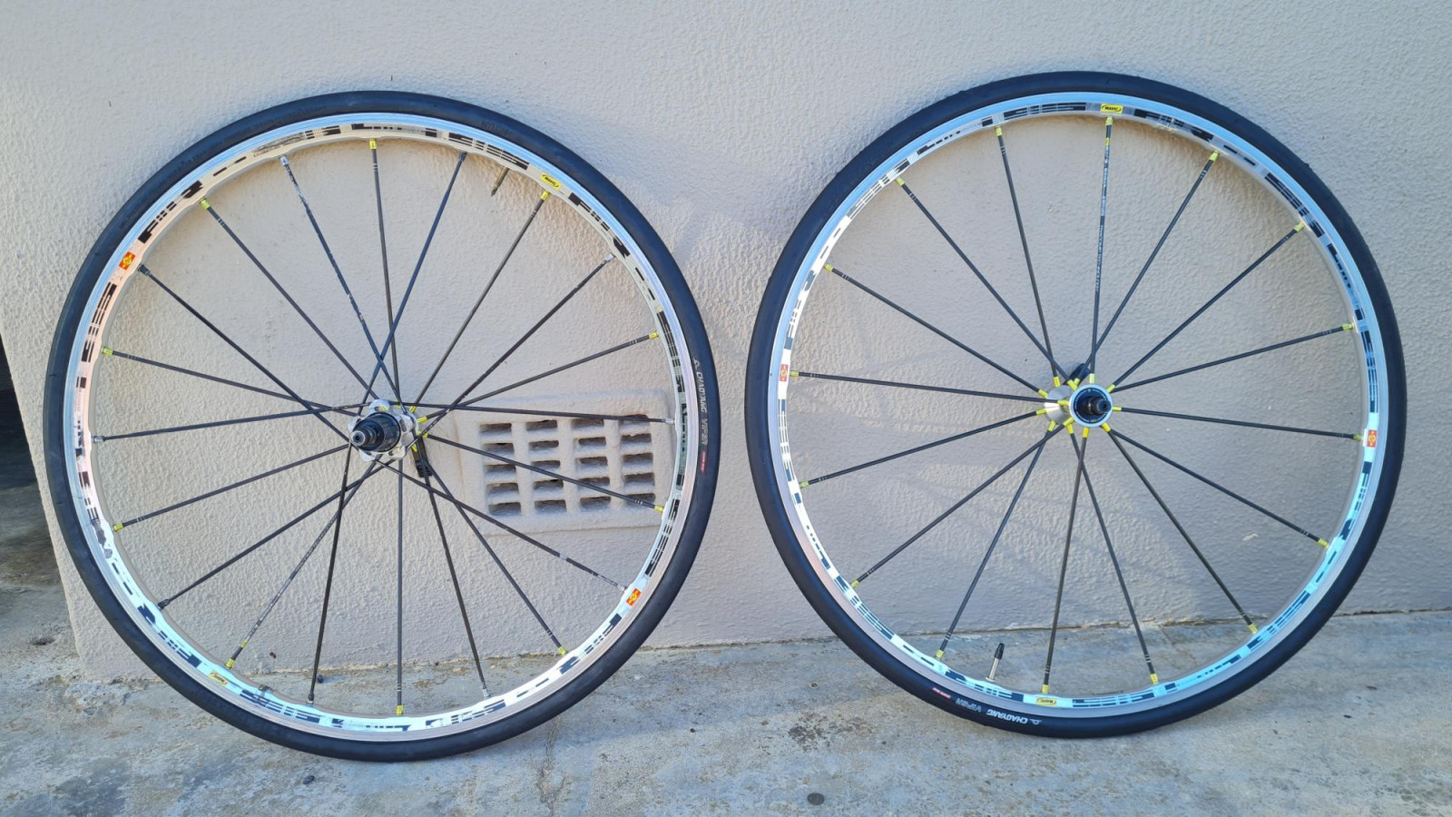 Mavic R-Sys Wheelset with carbon spokes | Road Bike Wheels | Bike Hub