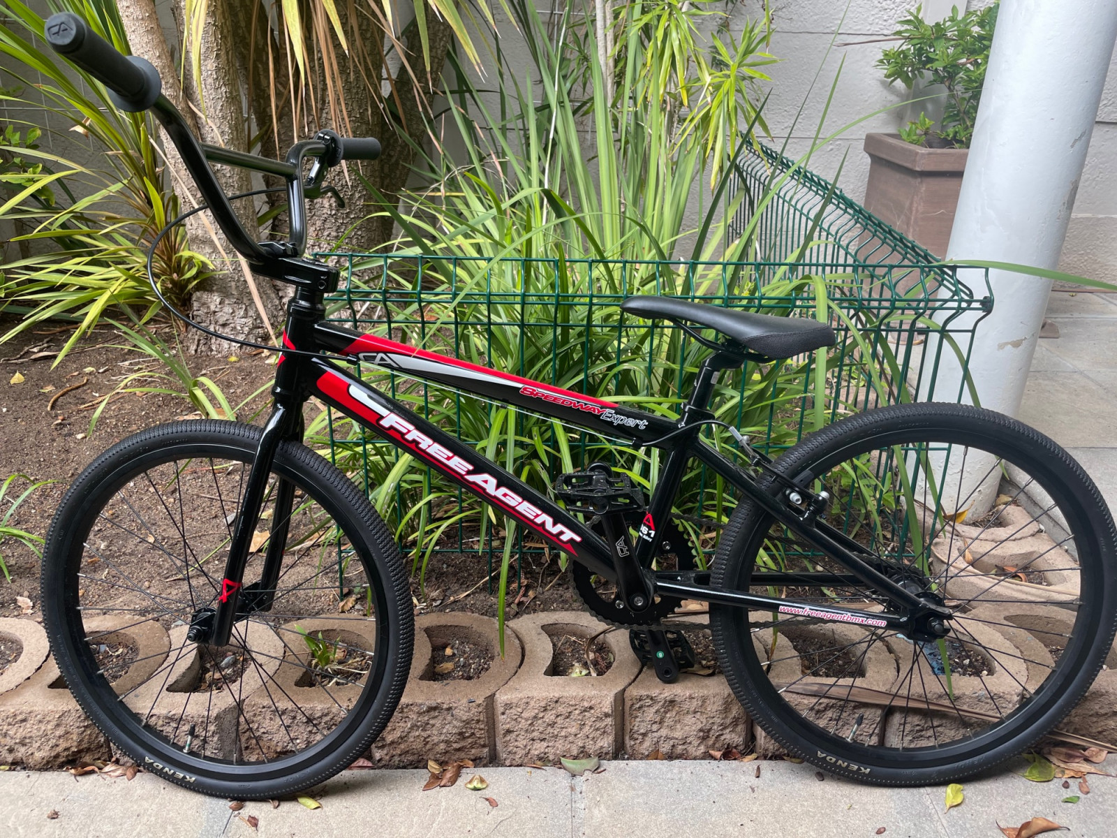 Free Agent speedway expert | BMX Bikes | Bike Hub