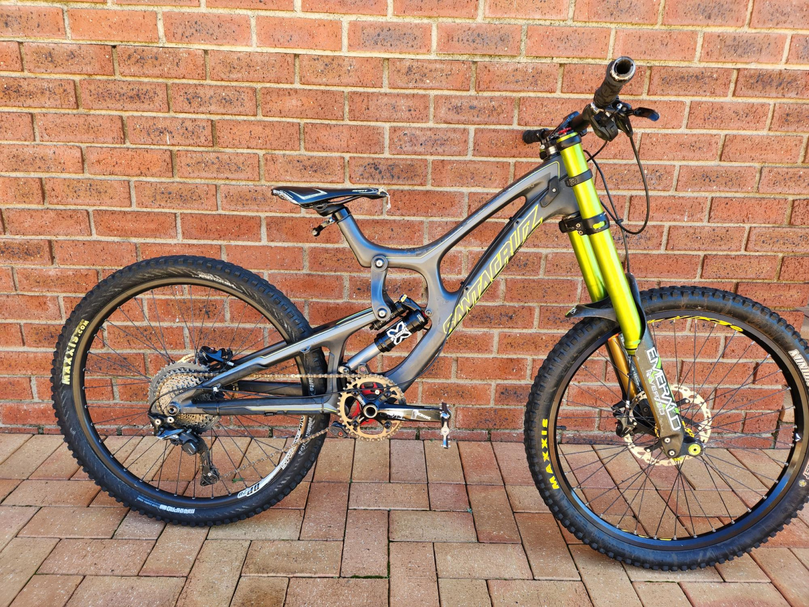 Santa Cruz v 10 | Downhill Bikes | Bike Hub