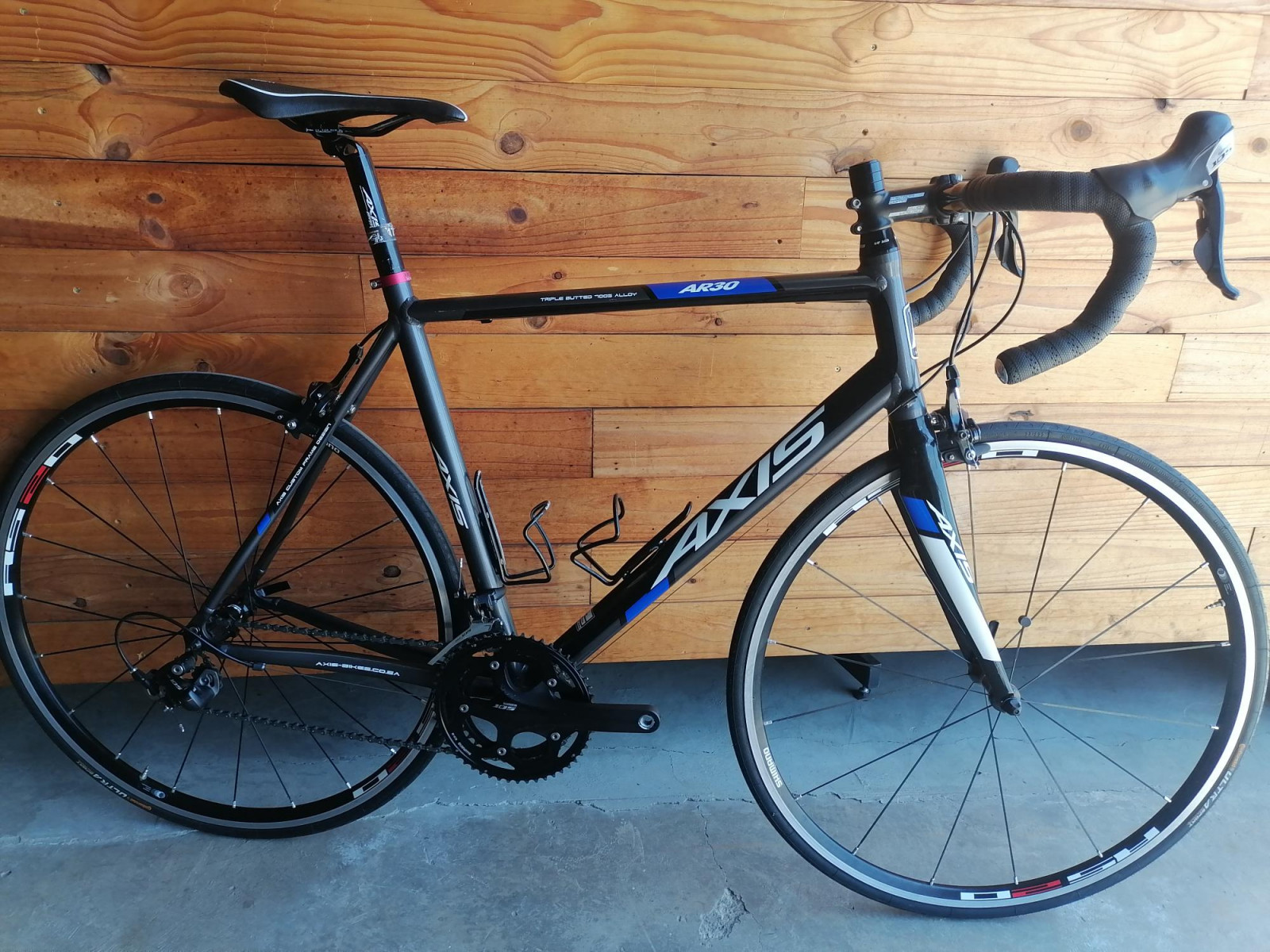 Axis Road bike | Road Bikes | Bike Hub