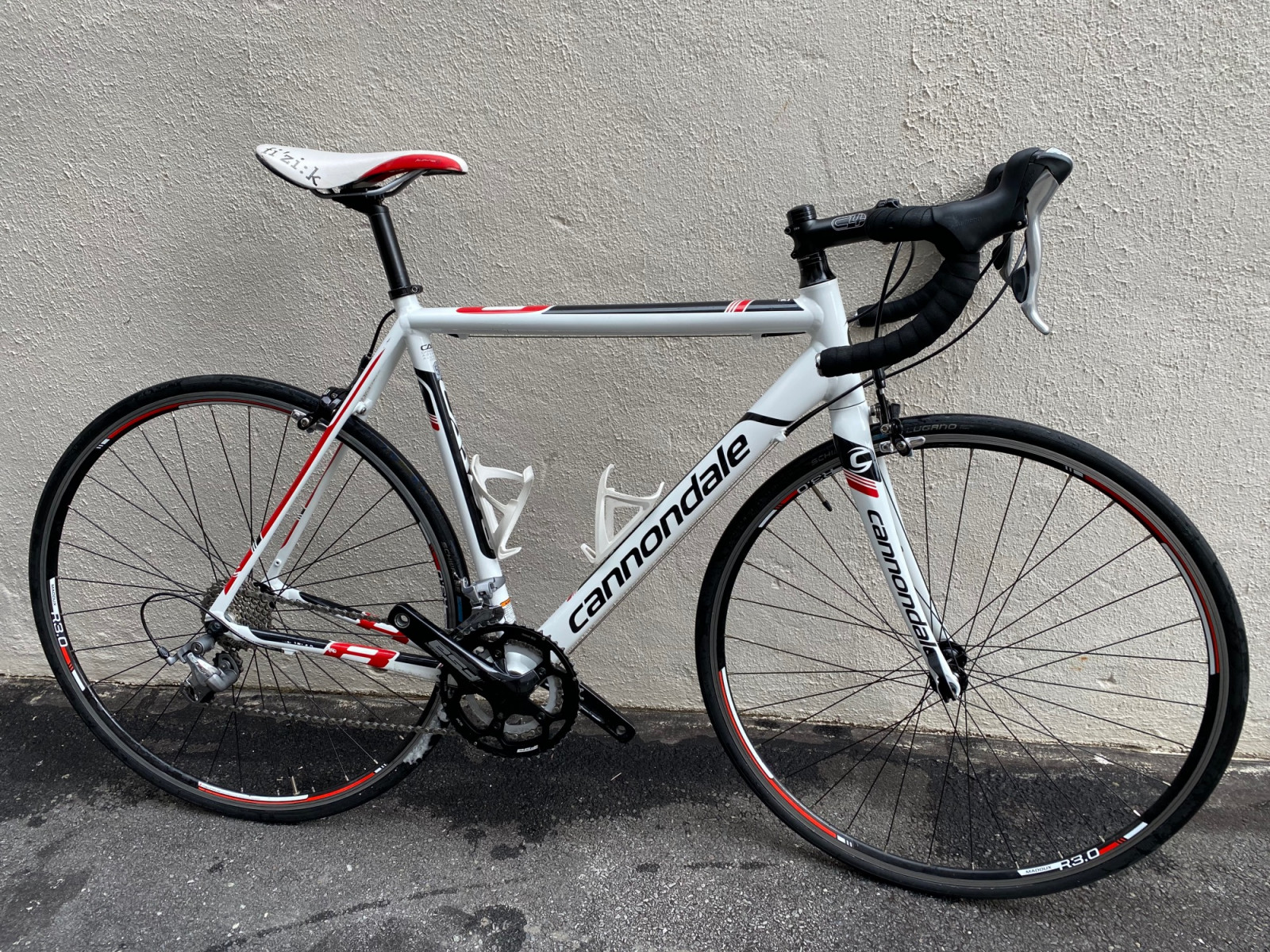 Cannondale CAAD8 Tiagra | Road Bikes | Bike Hub
