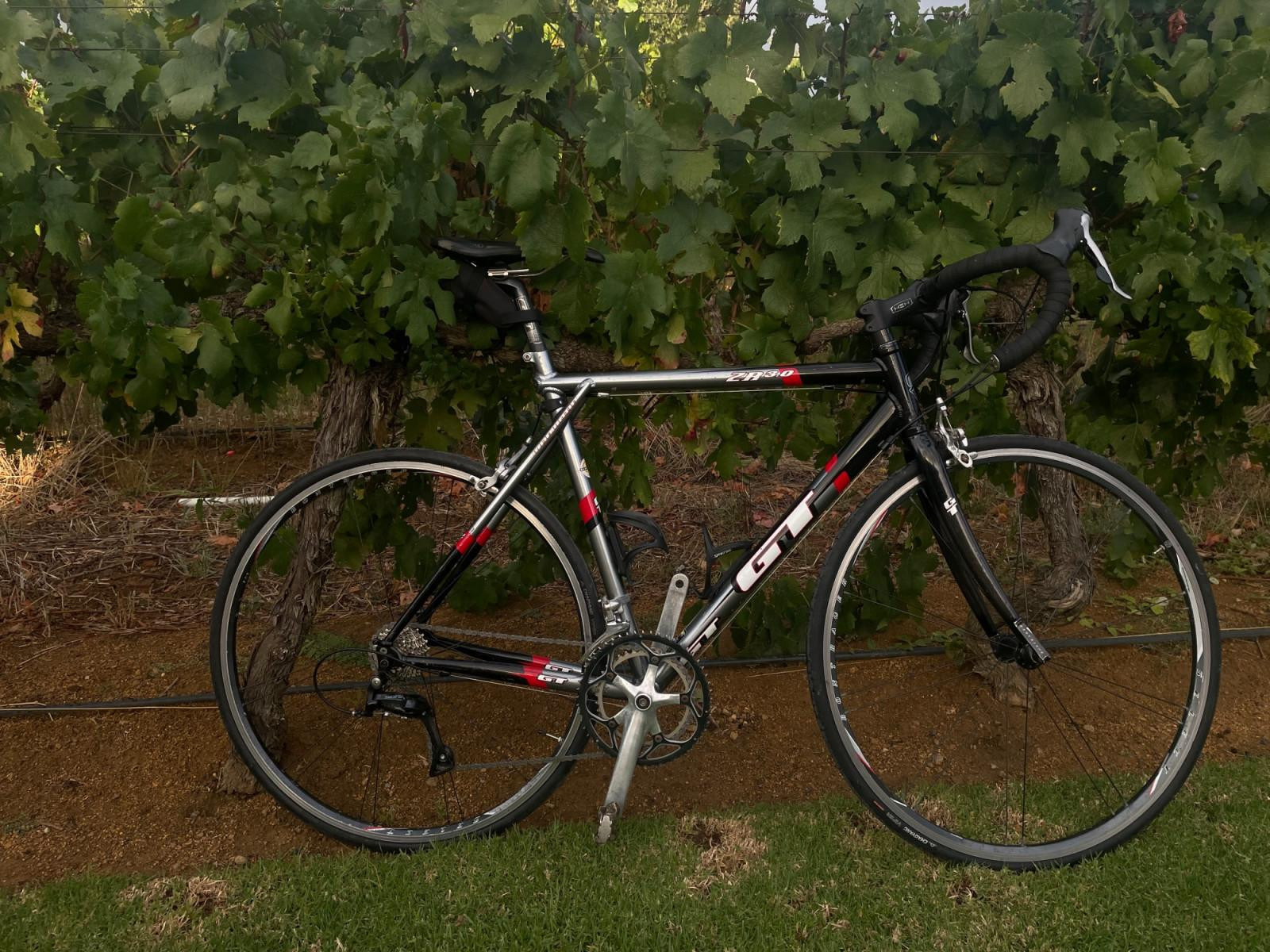 GT ZR 3.0 Road bike (Brand new cassette and chain) | Road Bikes | Bike Hub