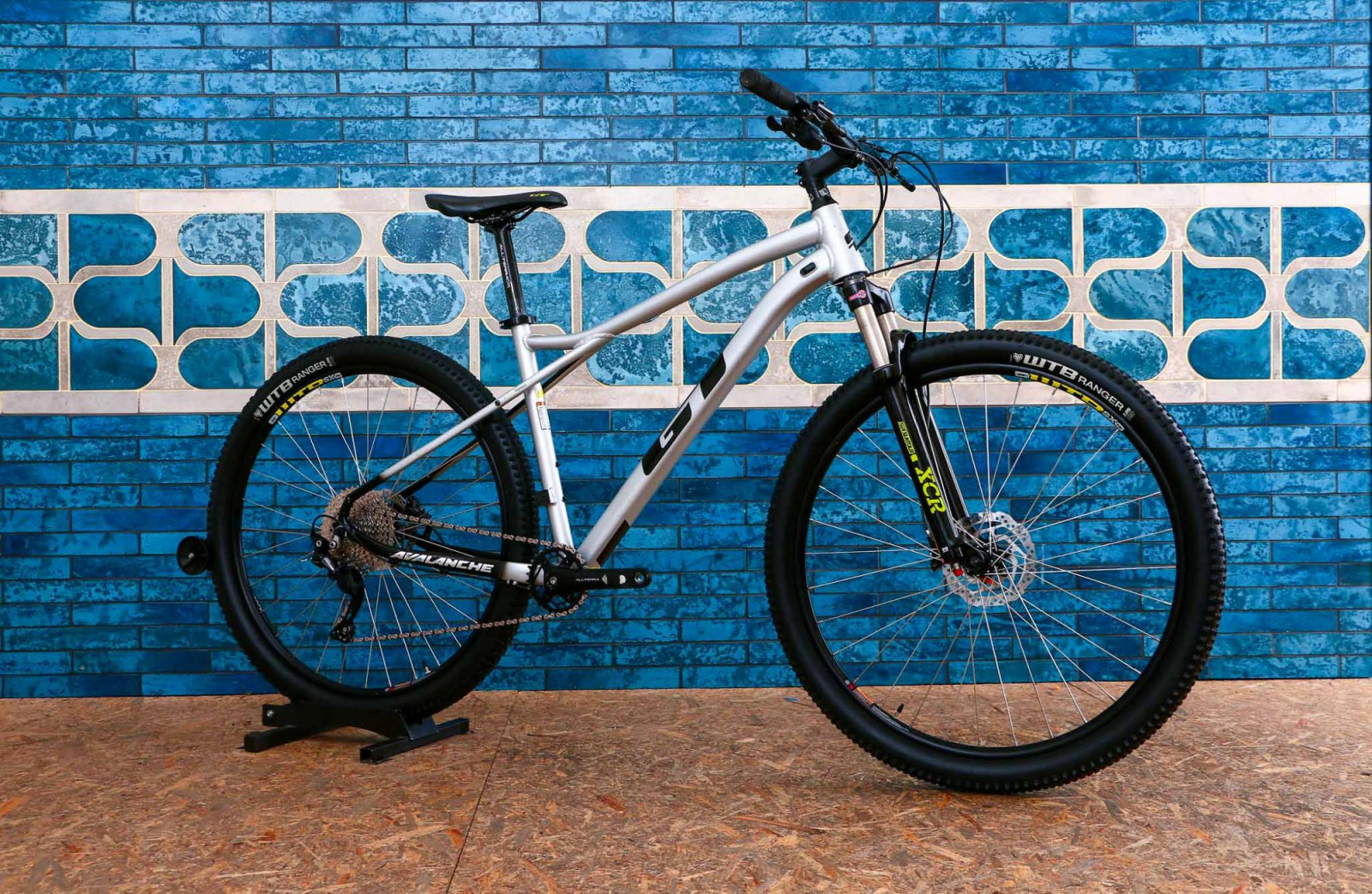 Pre-Owned GT Avalanche Comp (L) BM8261 | Hardtail Mountain Bikes | Bike Hub