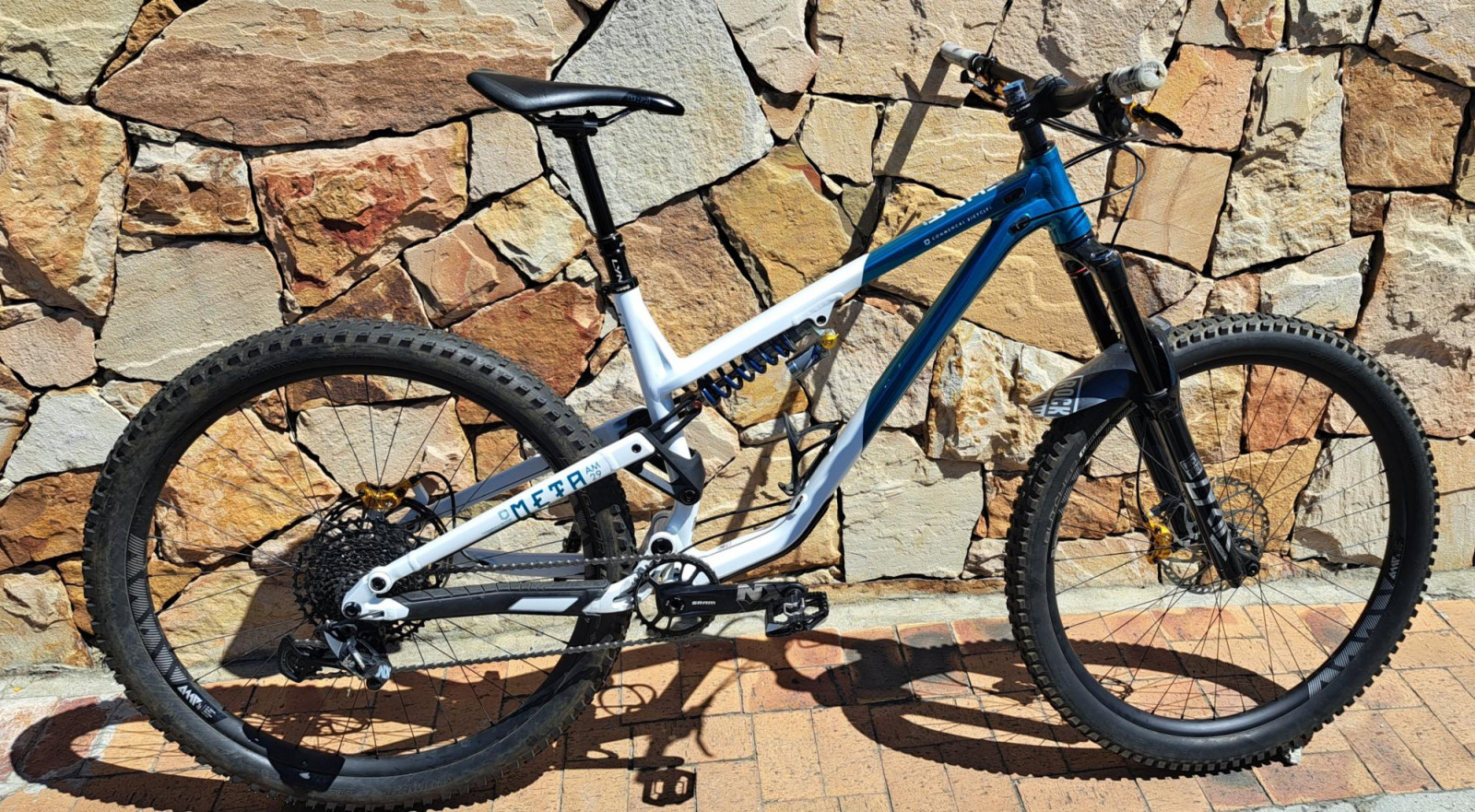 Commencal Meta am 29 | Dual Suspension Mountain Bikes | Bike Hub