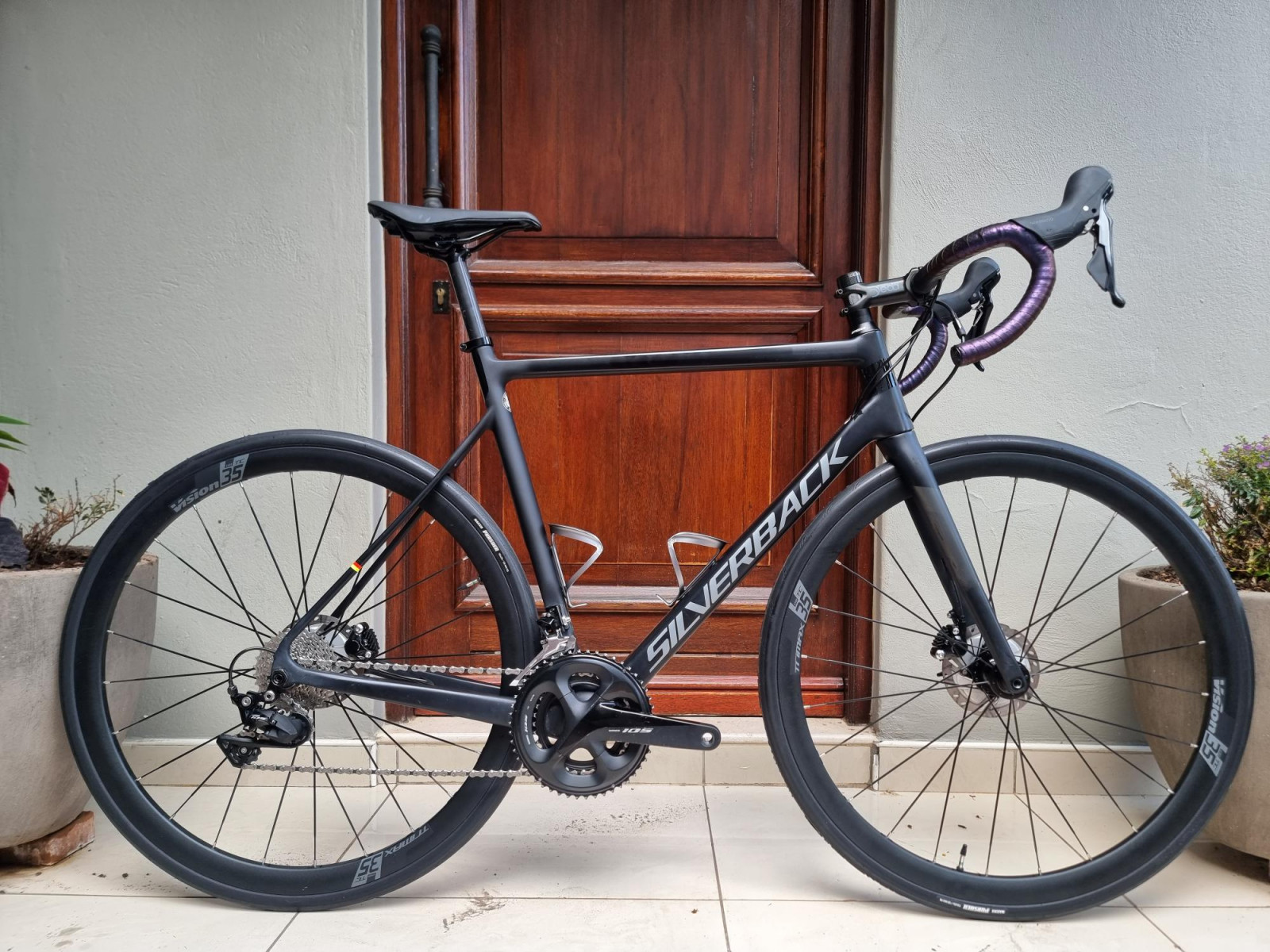 SILVERBACK SIRELLI (56cm) **Carbon-Disc-11SPD** | Road Bikes | Bike Hub