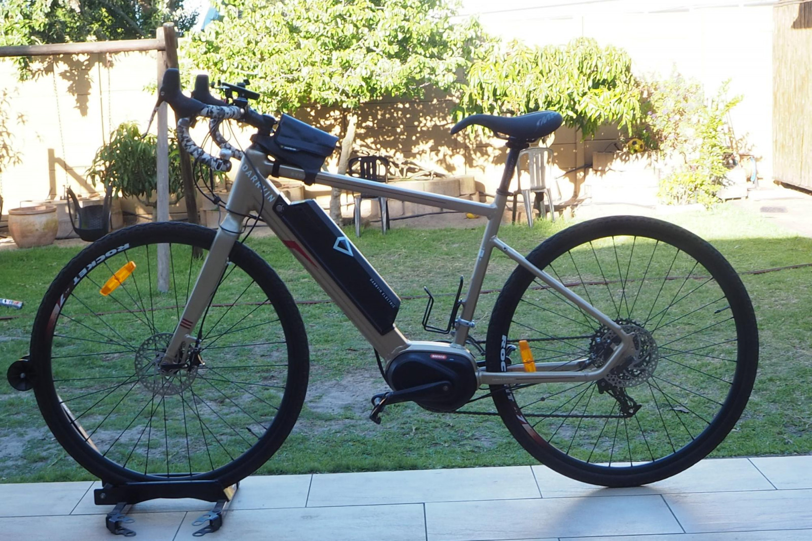 Darrvin eBike with 2 batteries | Road E-Bikes | Bike Hub