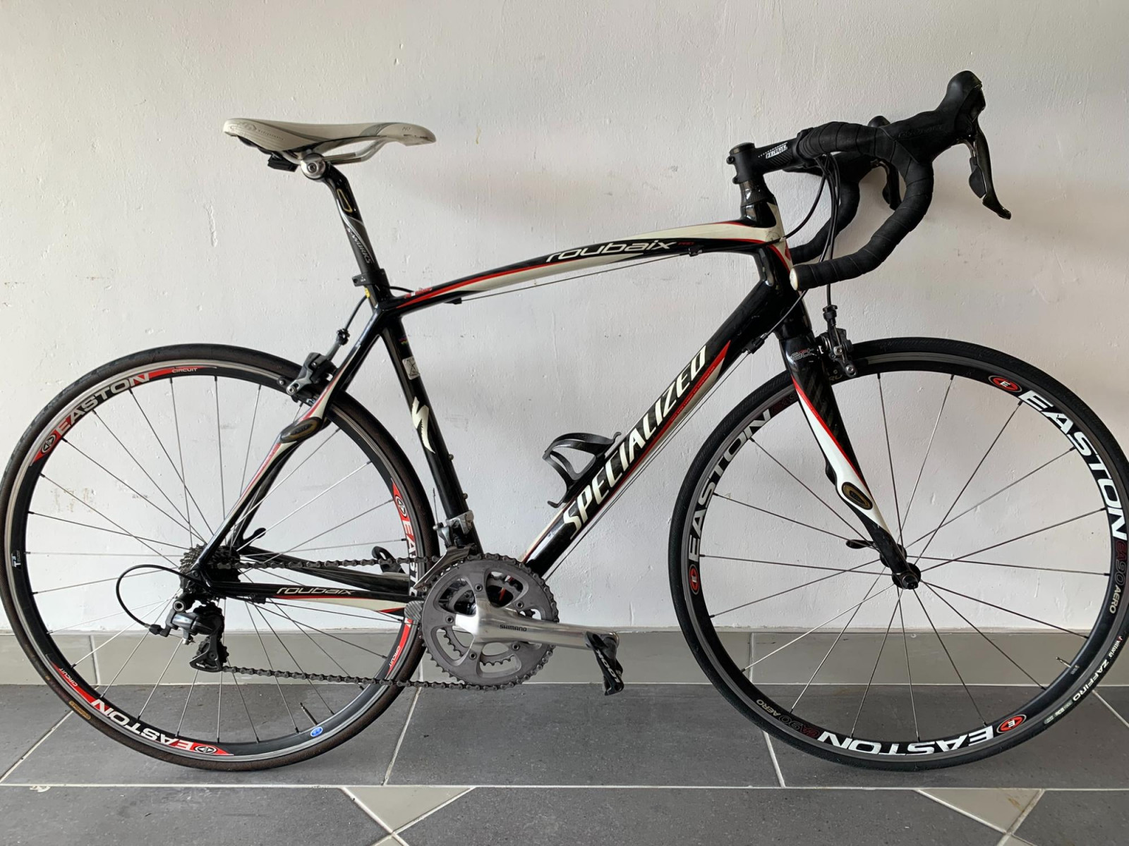 Specialized Roubaix Pro | Road Bikes | Bike Hub